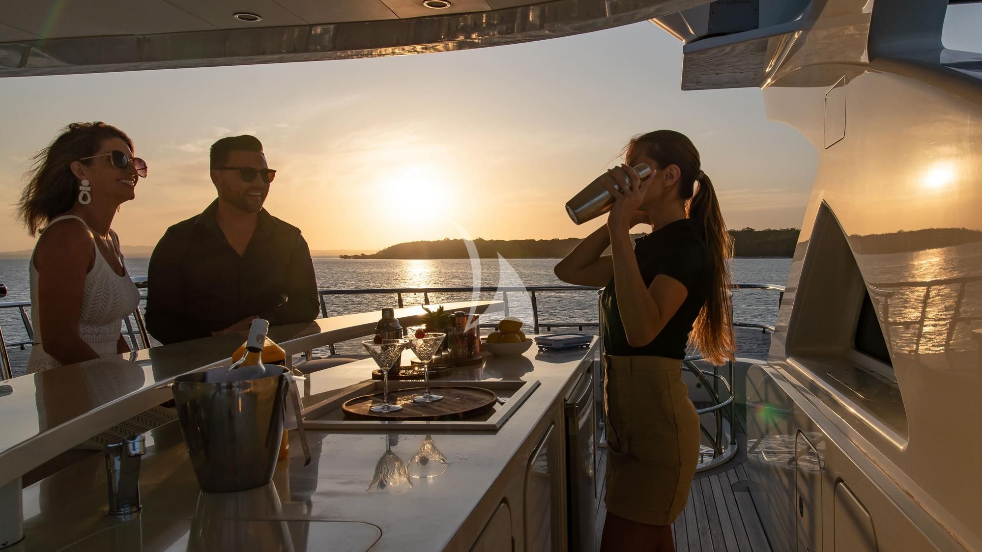 Luxury Crewed Motor Yacht INTRIGUE - Jade Yacht 28m - 4 Cabins - Airlie ...