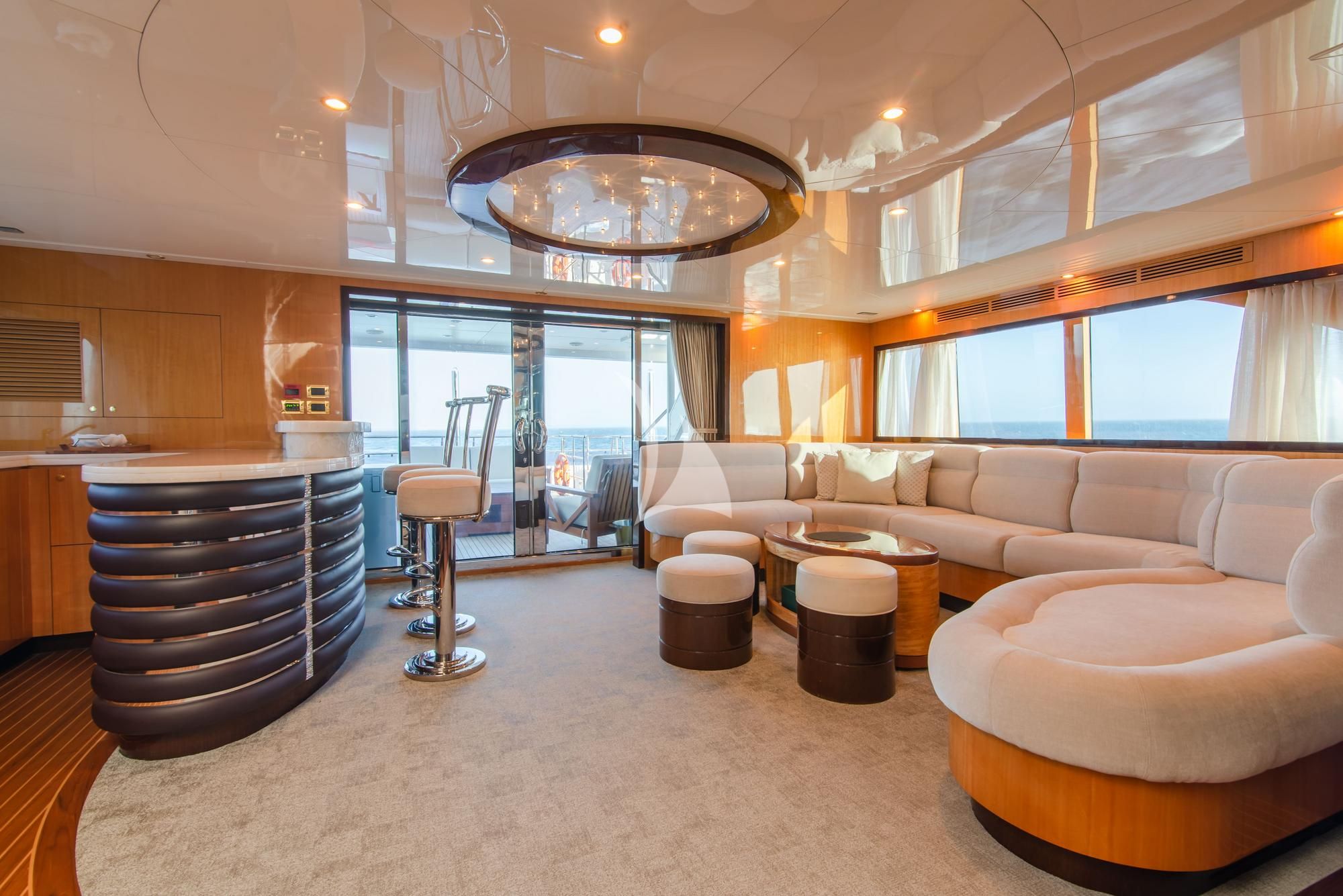 Luxury Crewed Motor Yacht INTRIGUE - Jade Yacht 28m - 4 Cabins - Airlie ...