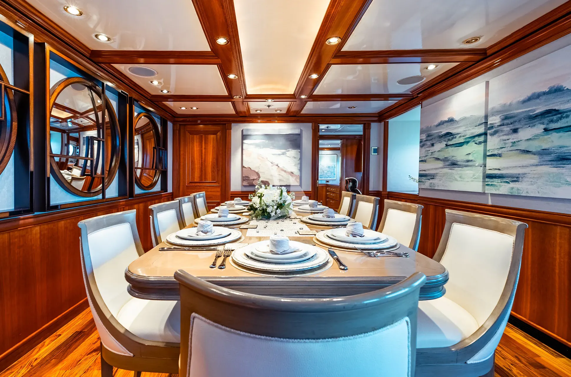 Luxury Crewed Motor Yacht LEVERAGE - Palmer Johnson 125 - Nassau ...