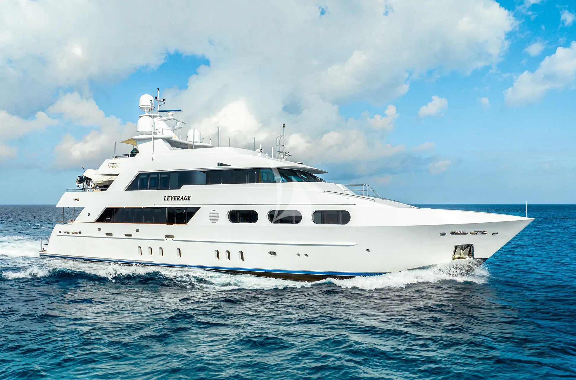 Luxury Crewed Motor Yacht LEVERAGE - Palmer Johnson 125 - Nassau ...