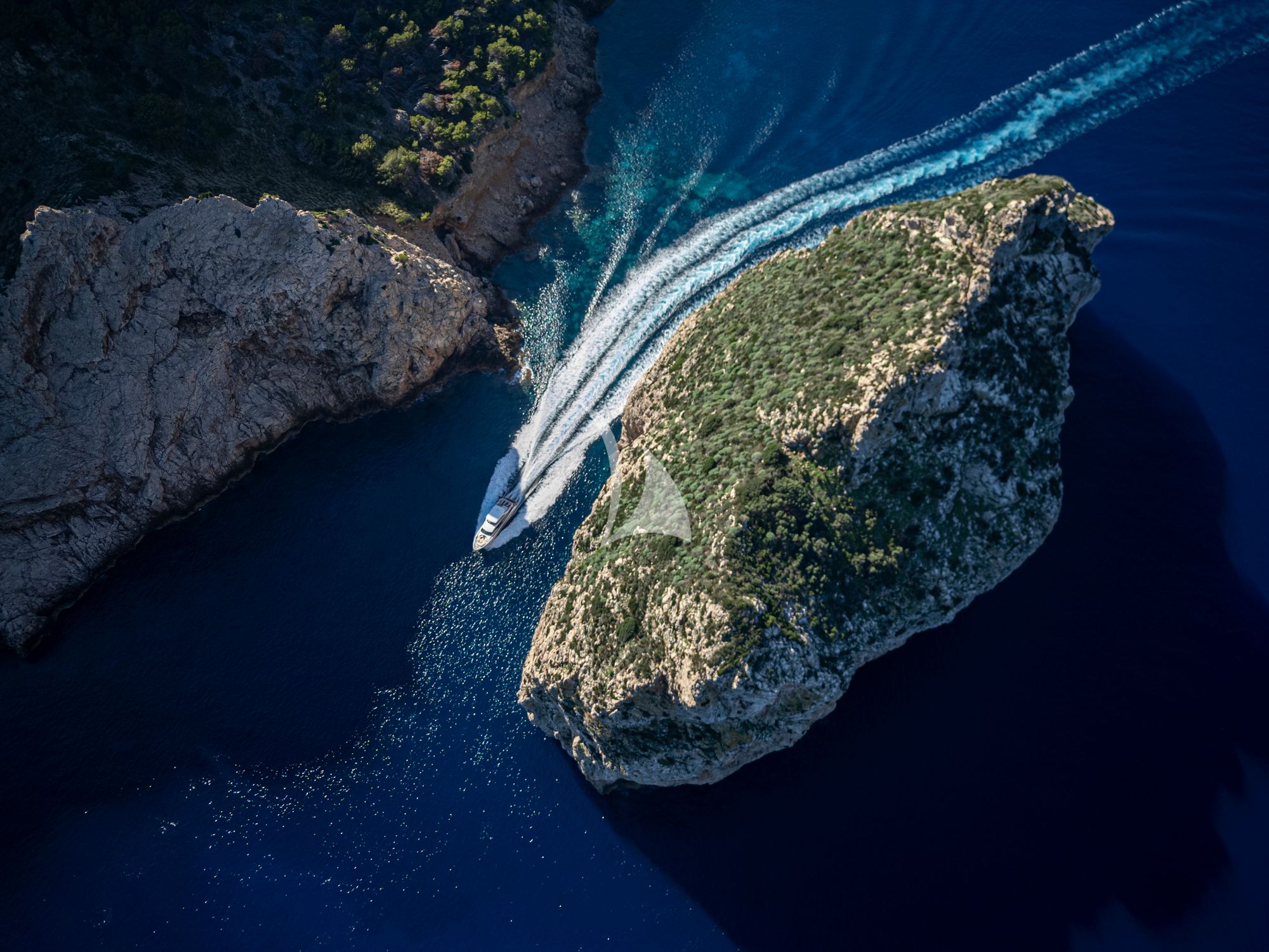 Crewed Motor Yacht LUMI - Princess Y80 - 4 Cabins - Palma - Mallorca ...