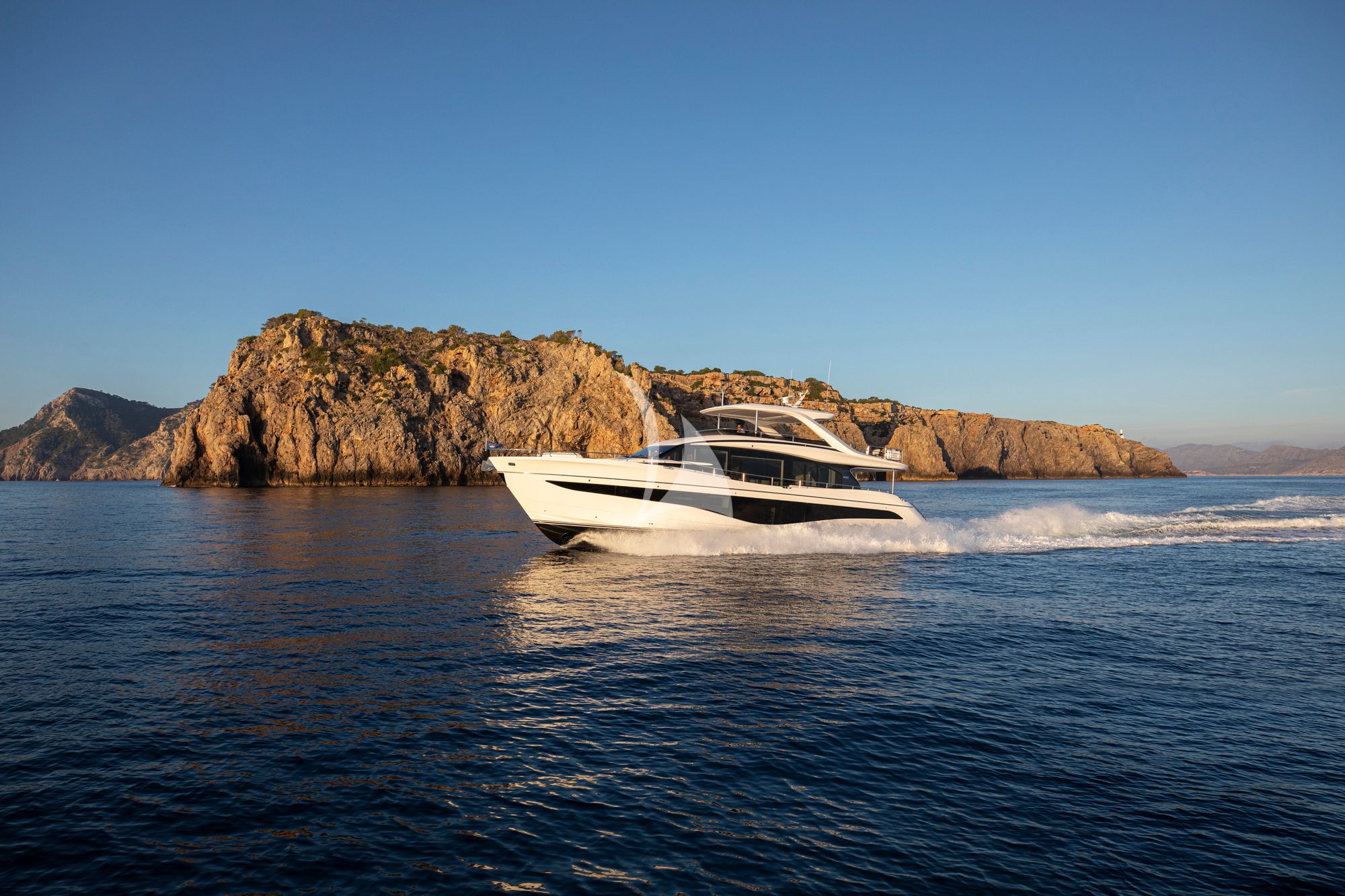 Crewed Motor Yacht LUMI - Princess Y80 - 4 Cabins - Palma - Mallorca ...