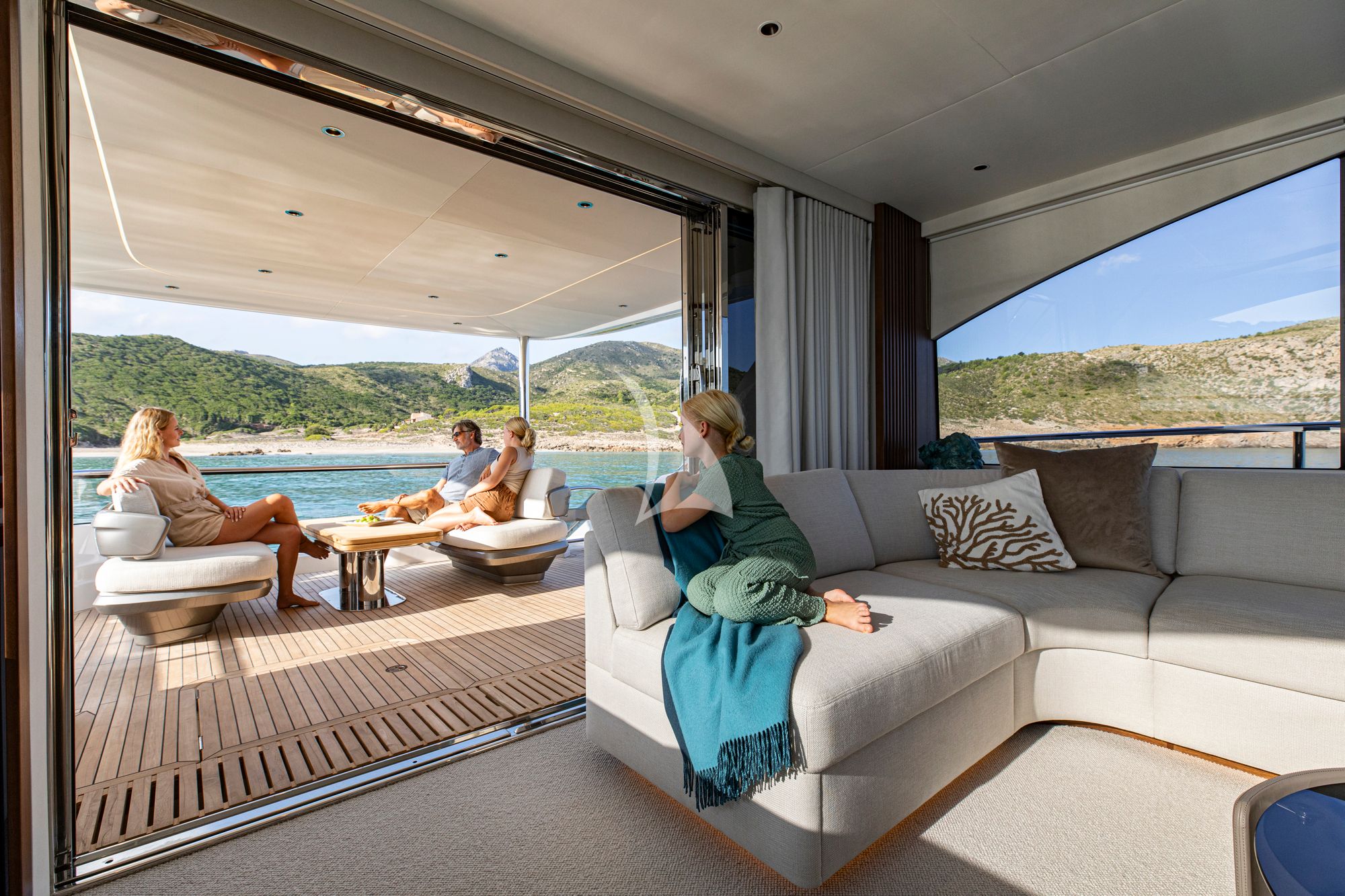 Crewed Motor Yacht LUMI - Princess Y80 - 4 Cabins - Palma - Mallorca ...