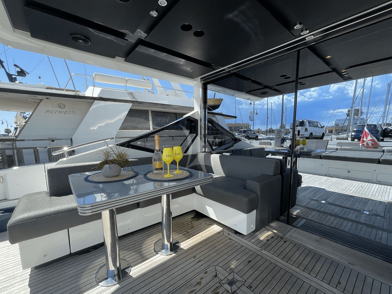 Luxury Crewed Motor Yacht MANARA PRIMA - 70 Azimut - 3 Cabins - Amalfi ...