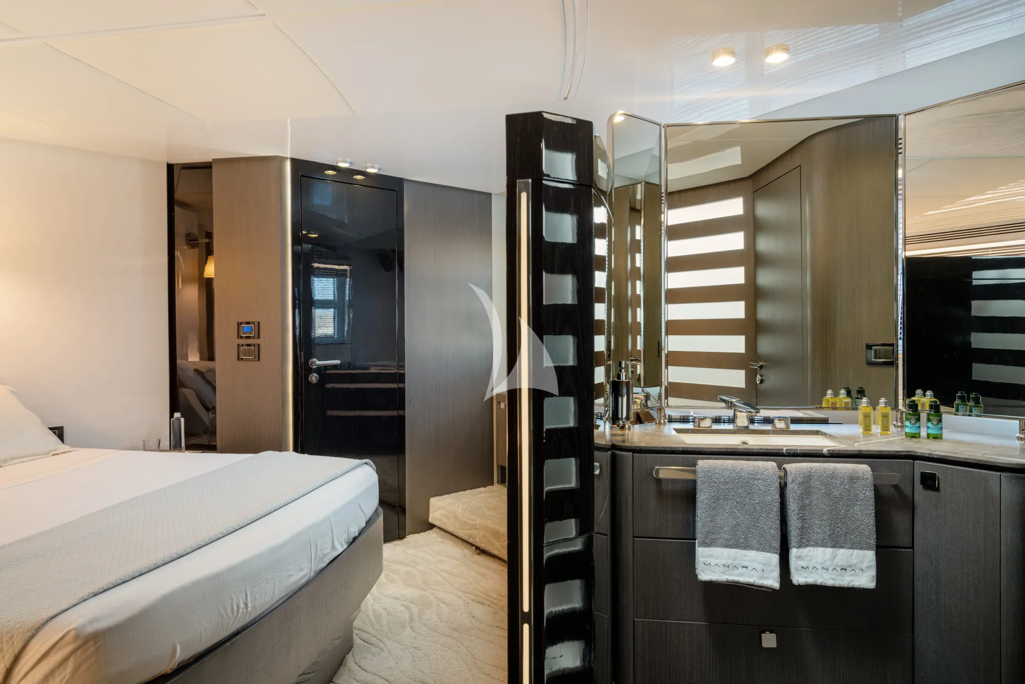 Luxury Crewed Motor Yacht MANARA PRIMA - 70 Azimut - 3 Cabins - Amalfi ...