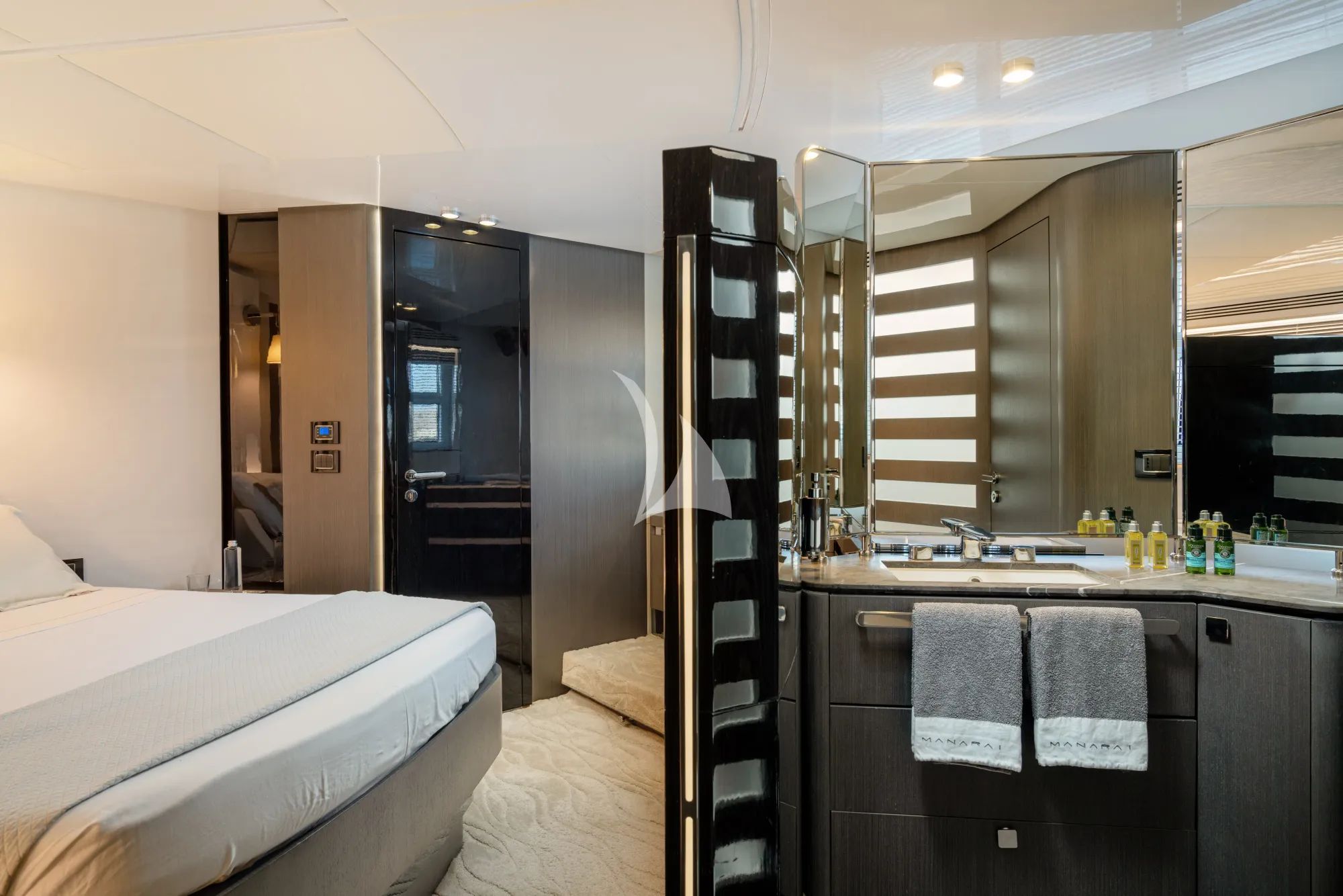 Luxury Crewed Motor Yacht MANARA PRIMA - 70 Azimut - 3 Cabins - Amalfi ...