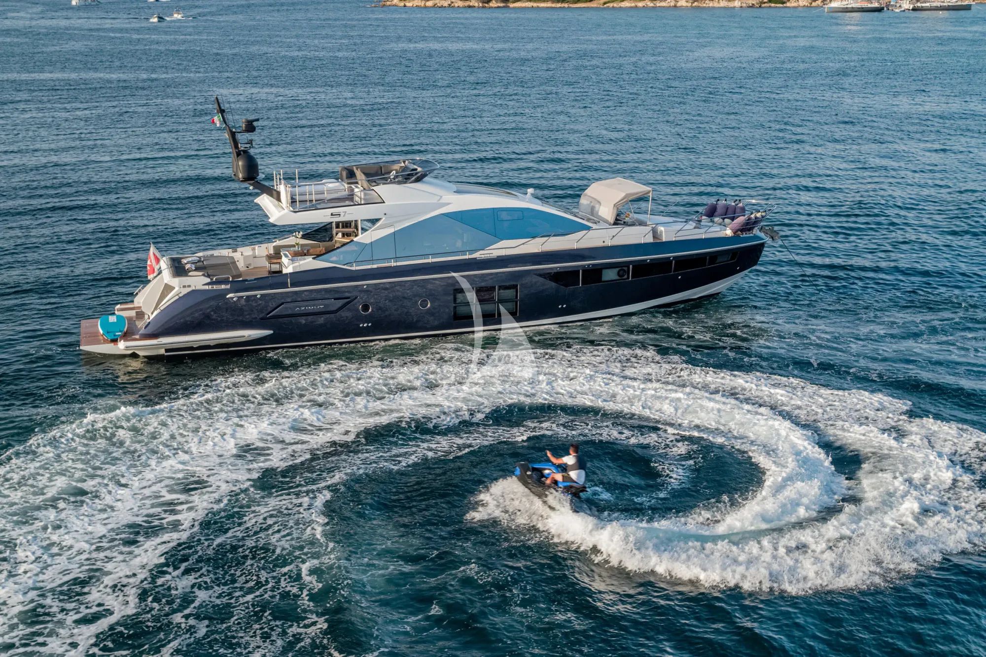Luxury Crewed Motor Yacht MANARA PRIMA - 70 Azimut - 3 Cabins - Amalfi ...