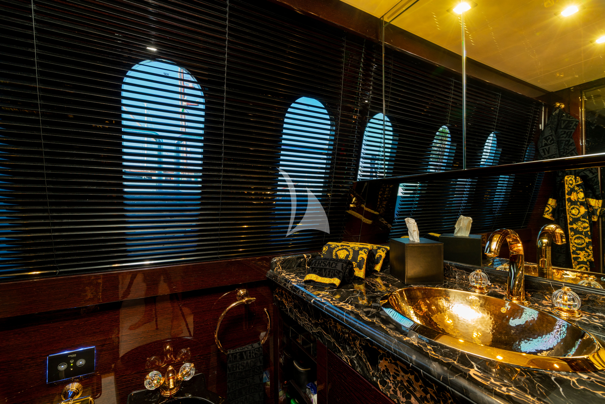 Luxury Crewed Motor Yacht MANU V - Leopard (Arno) 34m - 5 Cabins ...