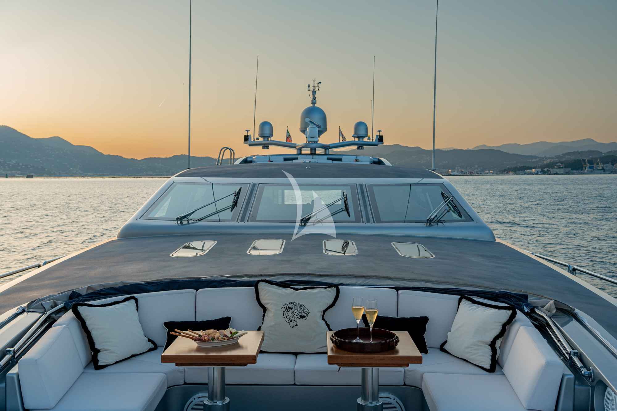 Luxury Crewed Motor Yacht MANU V - Leopard (Arno) 34m - 5 Cabins ...