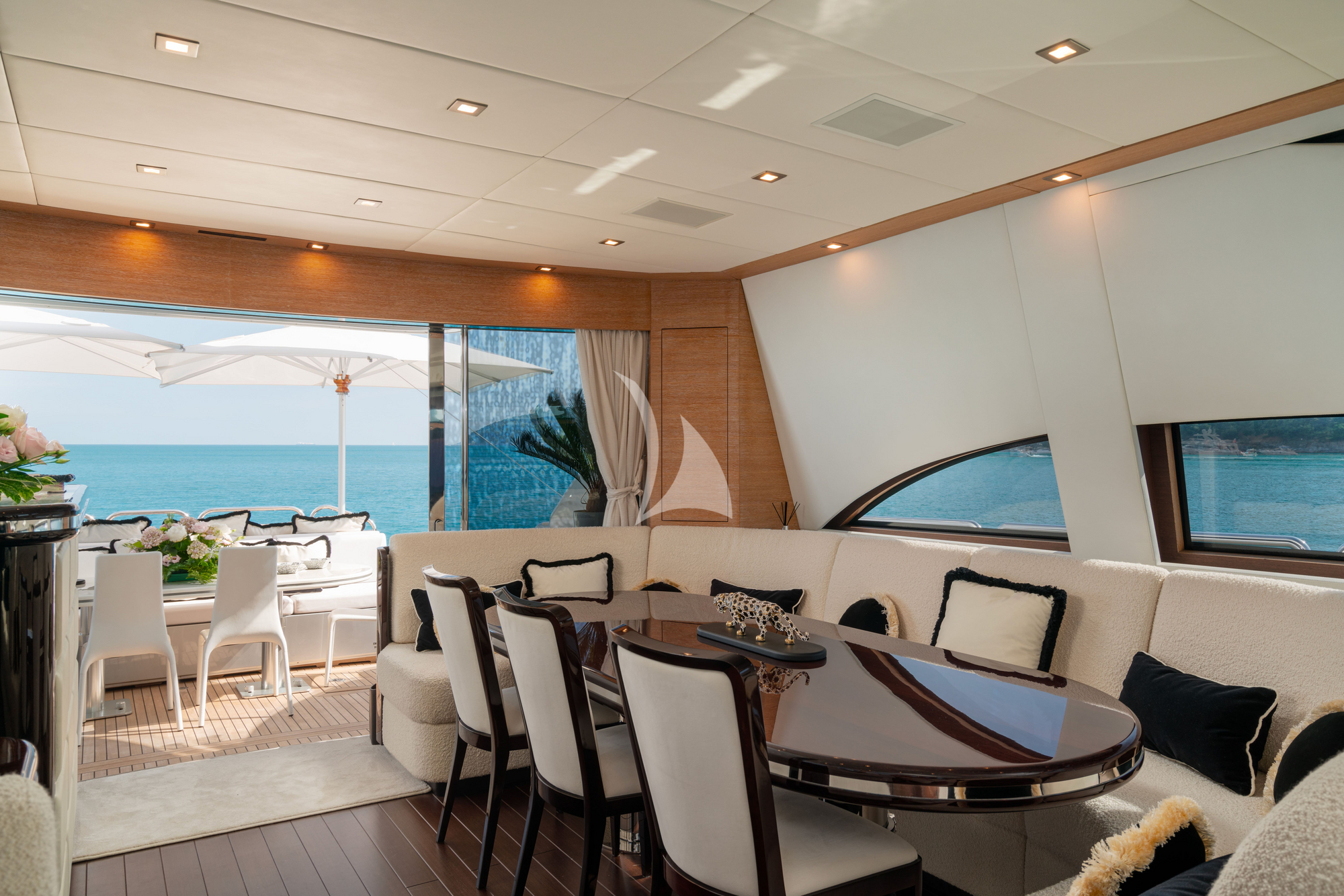 Luxury Crewed Motor Yacht MANU V - Leopard (Arno) 34m - 5 Cabins ...