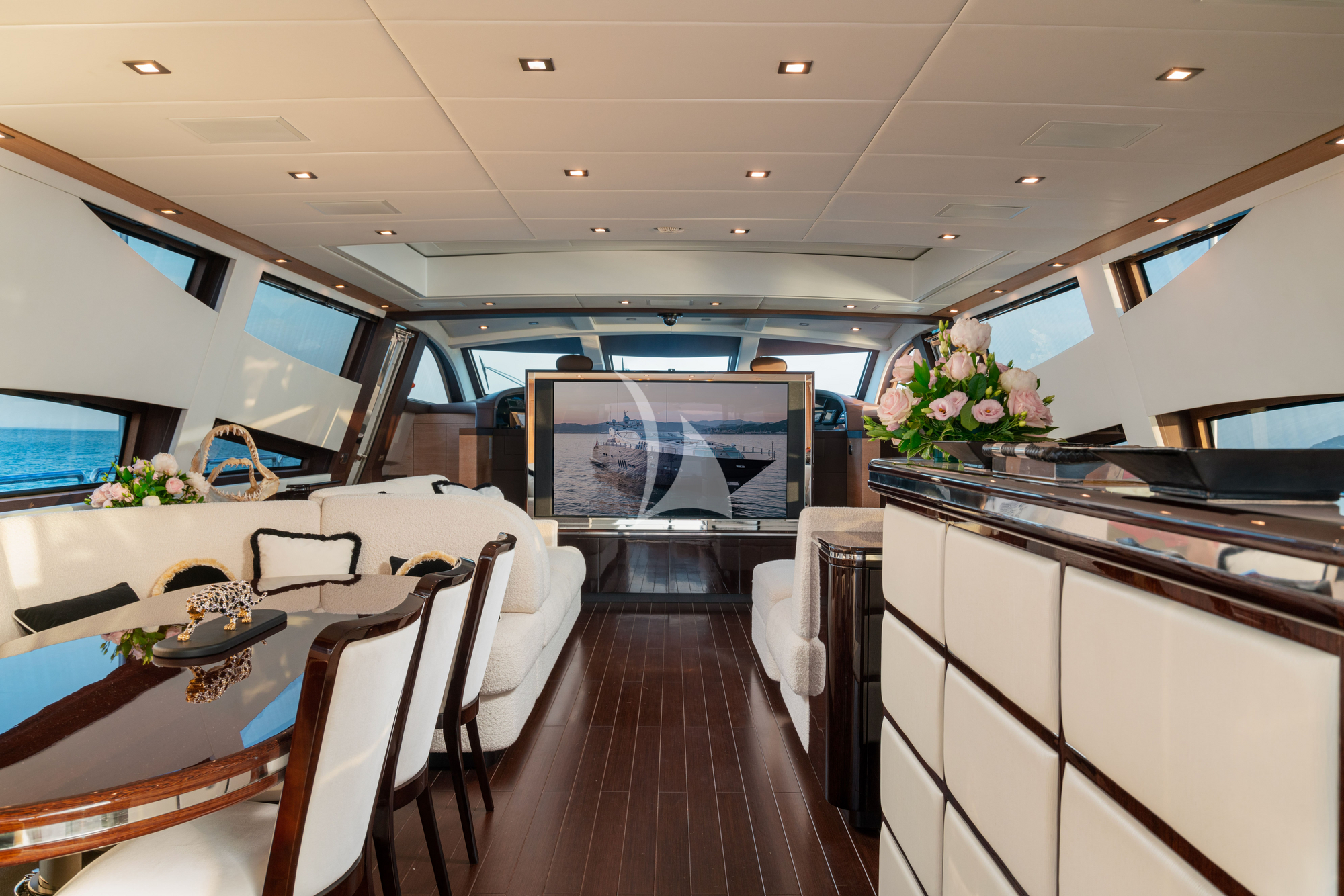 Luxury Crewed Motor Yacht MANU V - Leopard (Arno) 34m - 5 Cabins ...