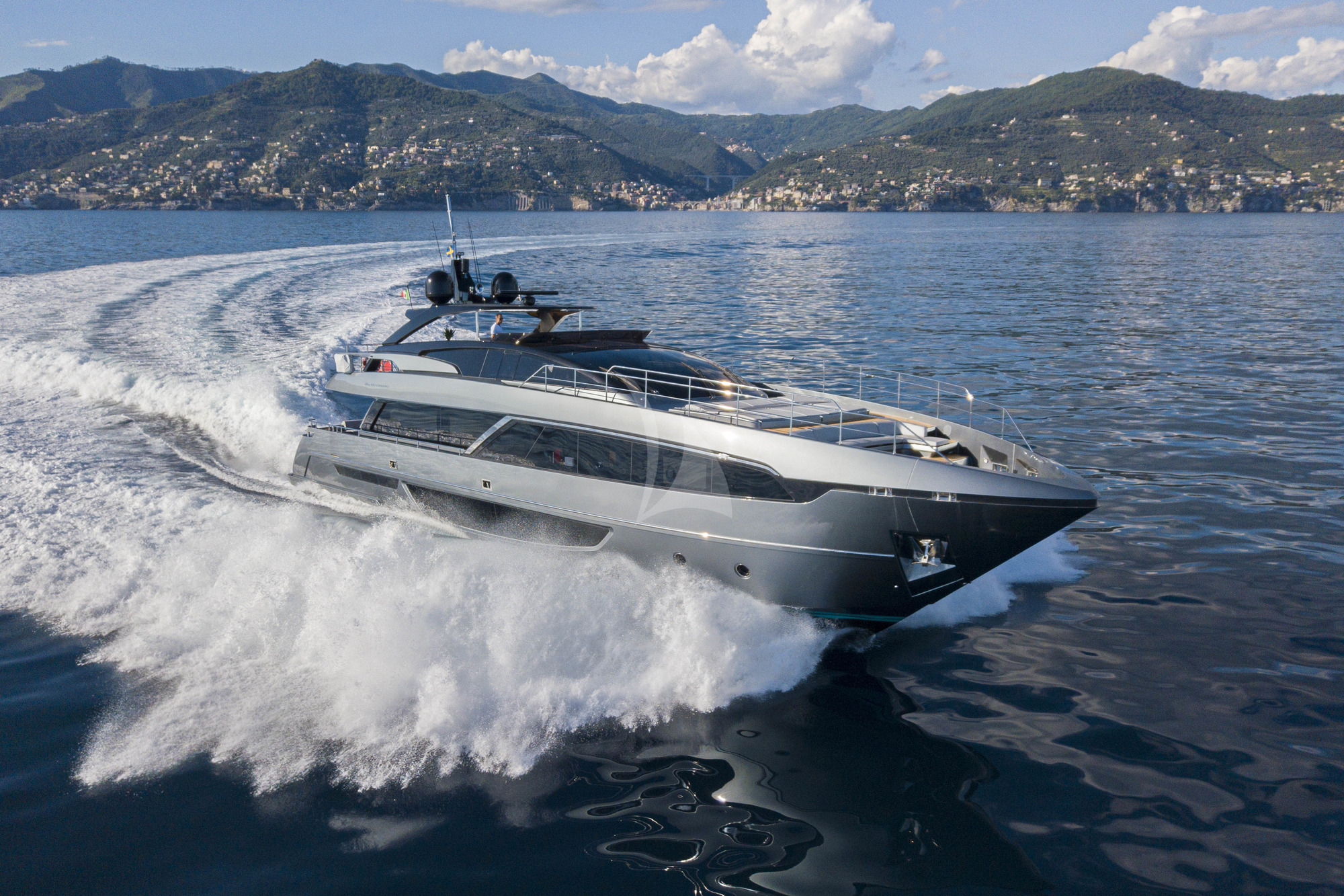 Luxury Crewed Motor Yacht MAXIMUS - Riva Corsaro 100 - 5 Cabins ...