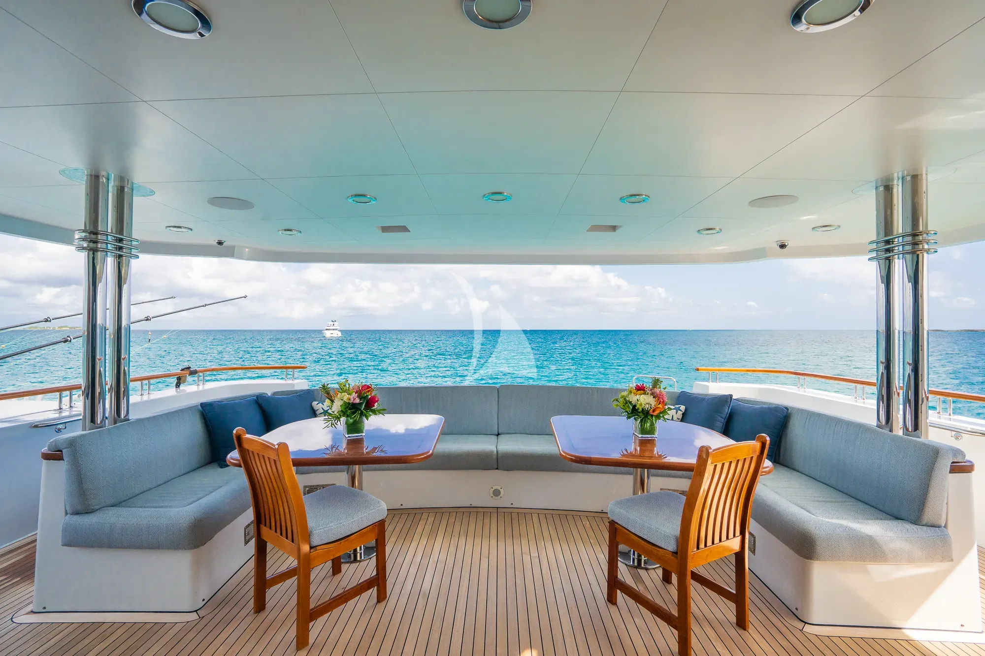 Luxury Crewed Motor Yacht MISS STEPHANIE - Richmond 142 - 6 Cabins ...