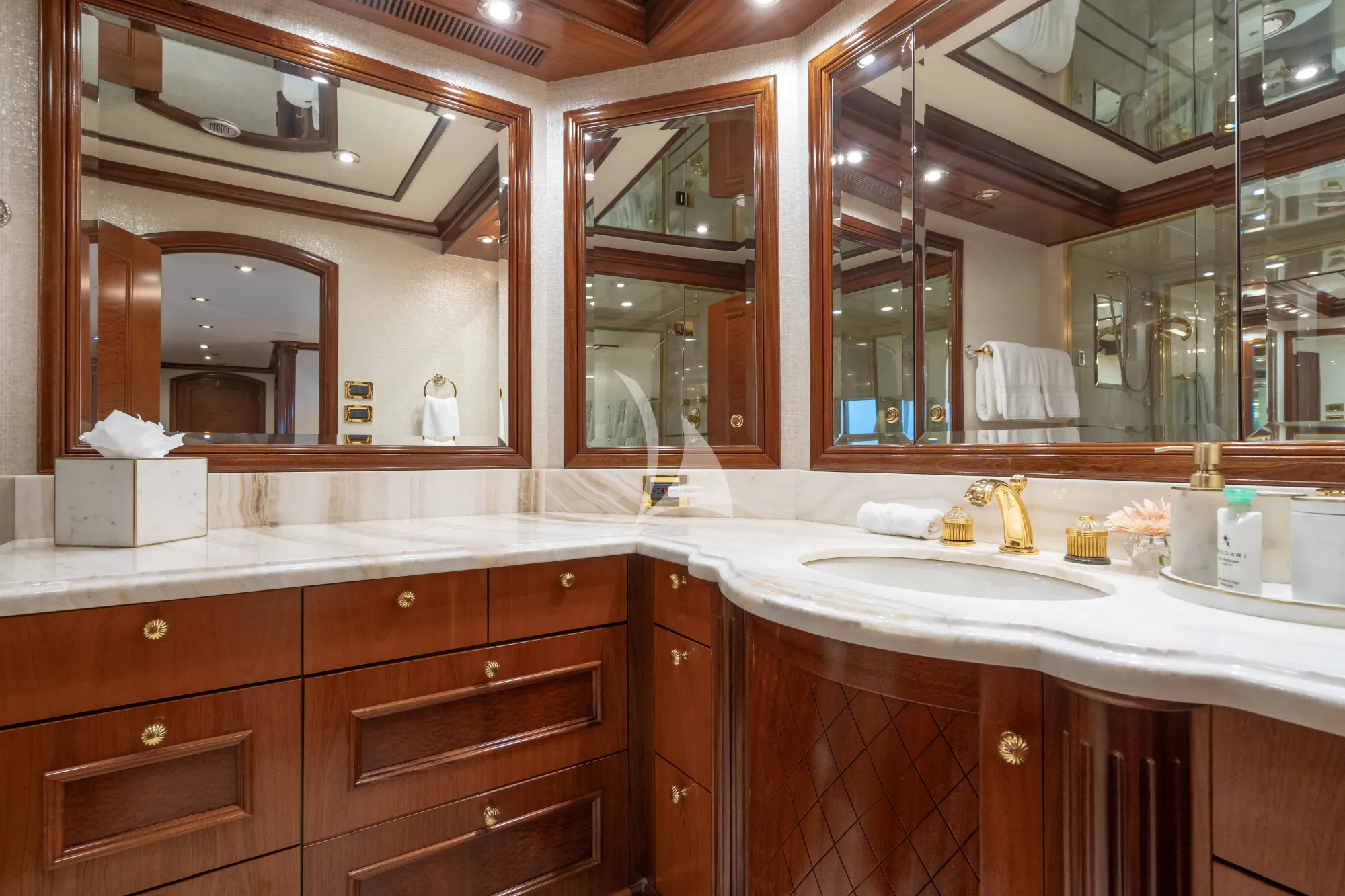 Luxury Crewed Motor Yacht MISS STEPHANIE - Richmond 142 - 6 Cabins ...