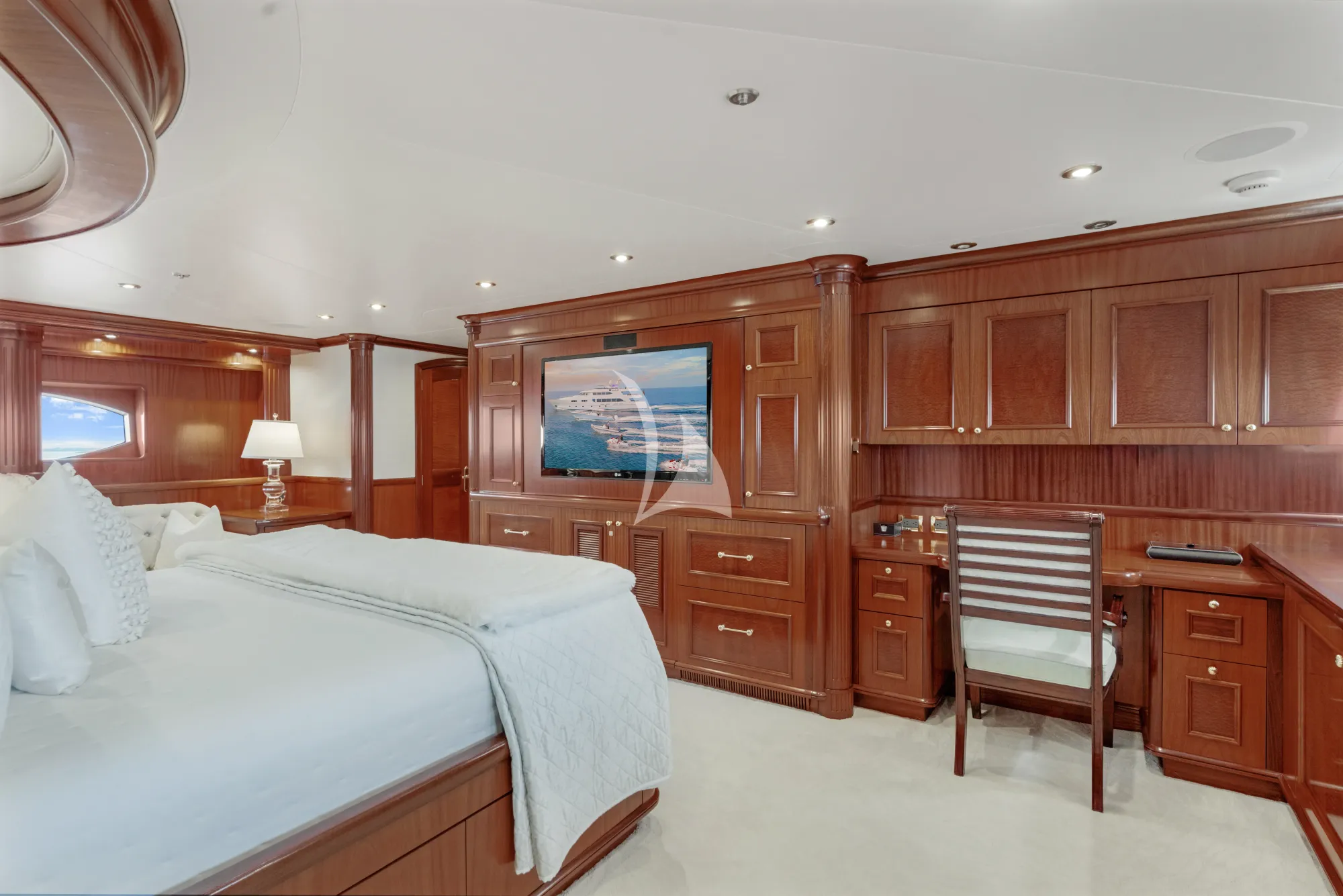Luxury Crewed Motor Yacht MISS STEPHANIE - Richmond 142 - 6 Cabins ...