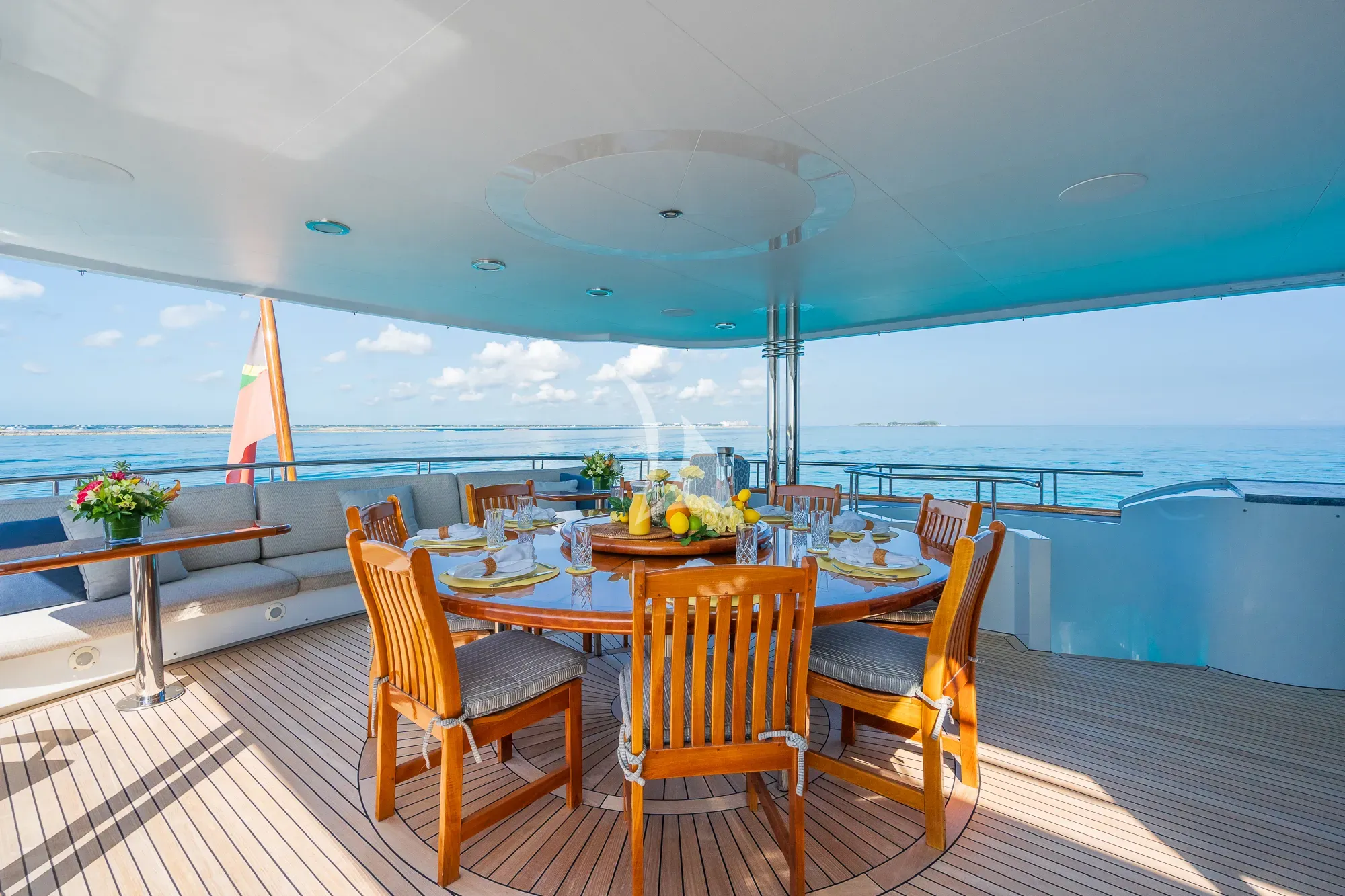 Luxury Crewed Motor Yacht MISS STEPHANIE - Richmond 142 - 6 Cabins ...
