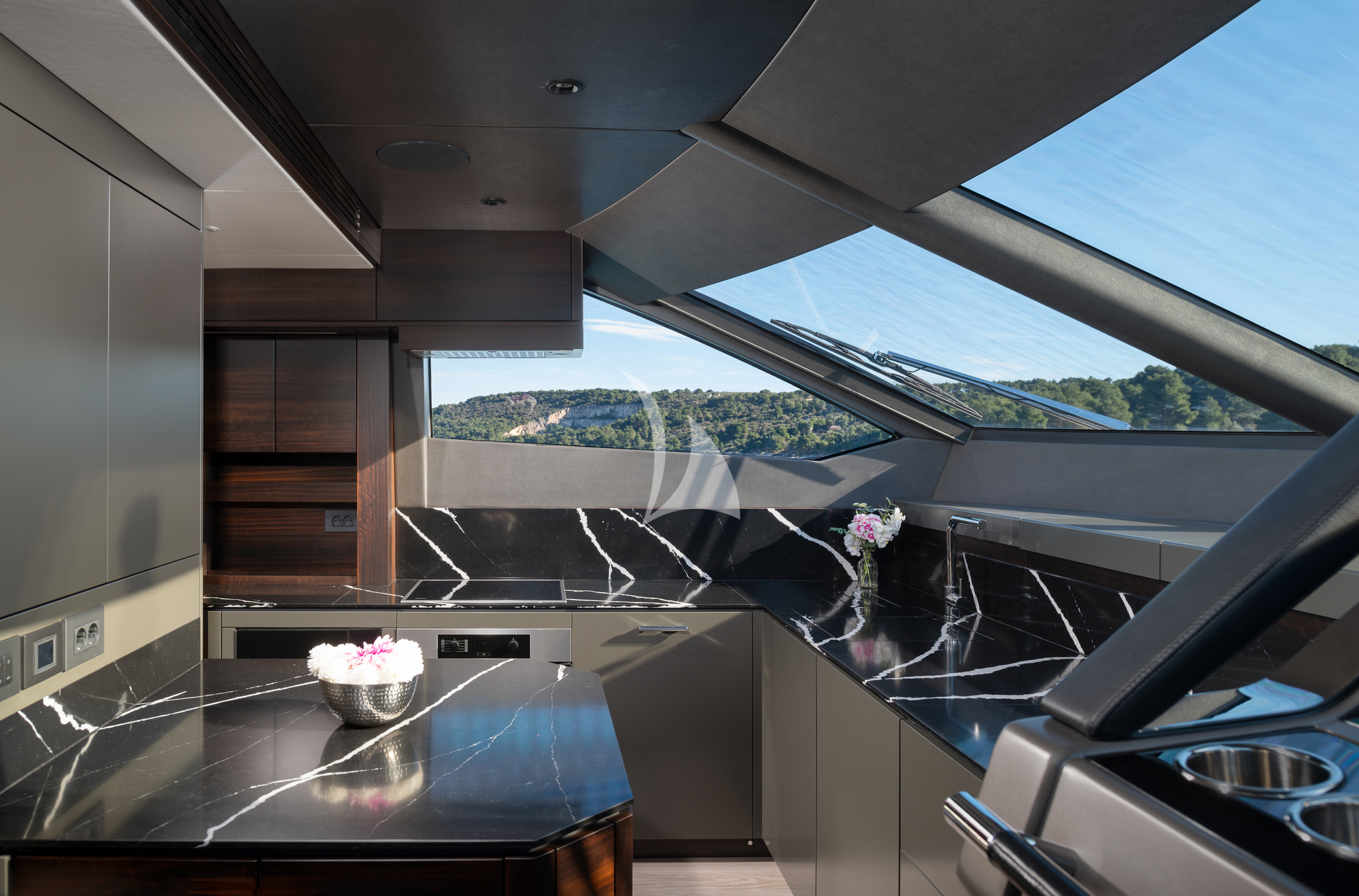 Crewed Motor Yacht MOWANA - Sunseeker 86 Yacht - 4 Cabins - Split ...