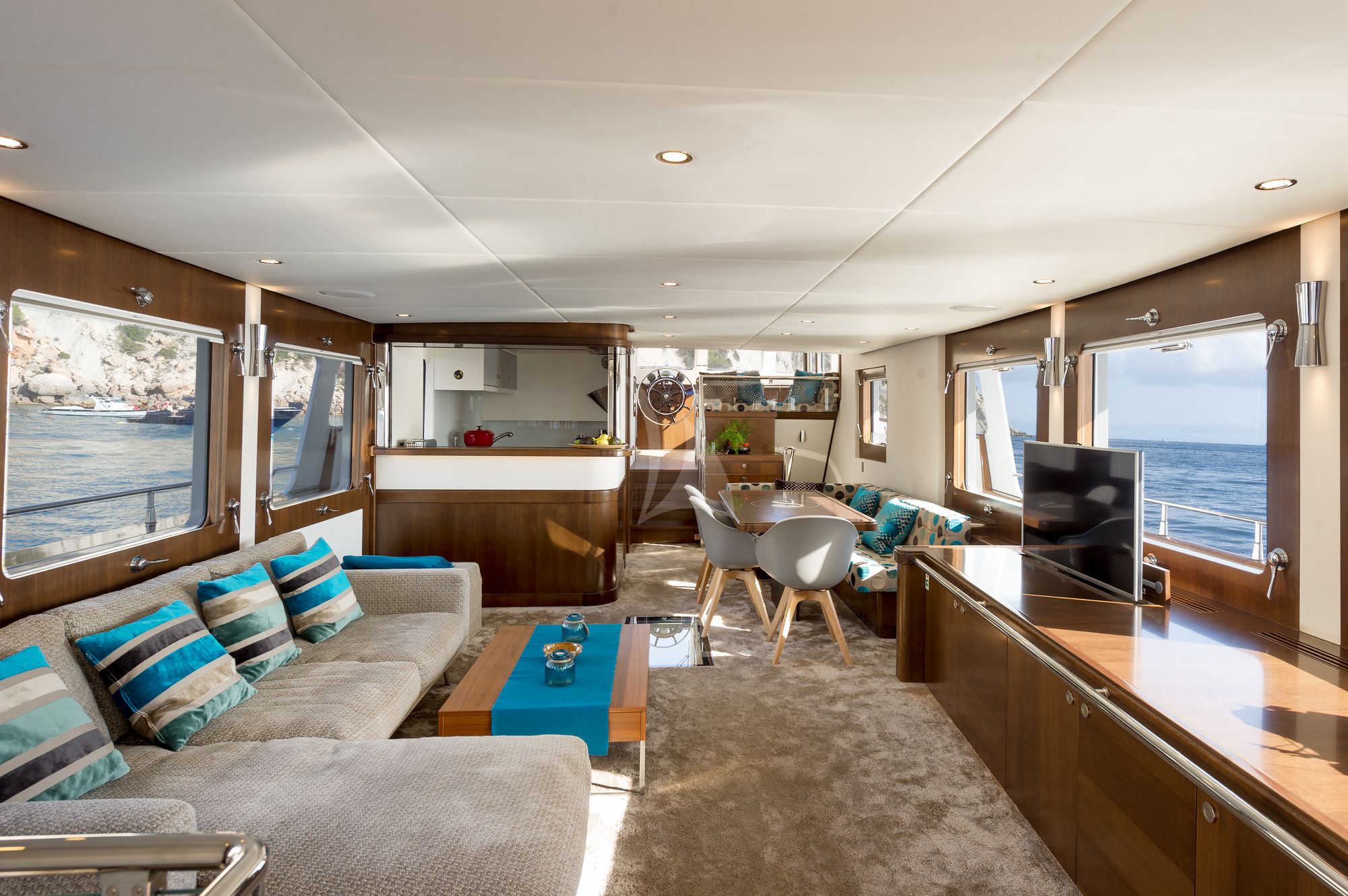 Crewed Motor Yacht MONARA - Classic Feadship - 4 Cabins - France ...
