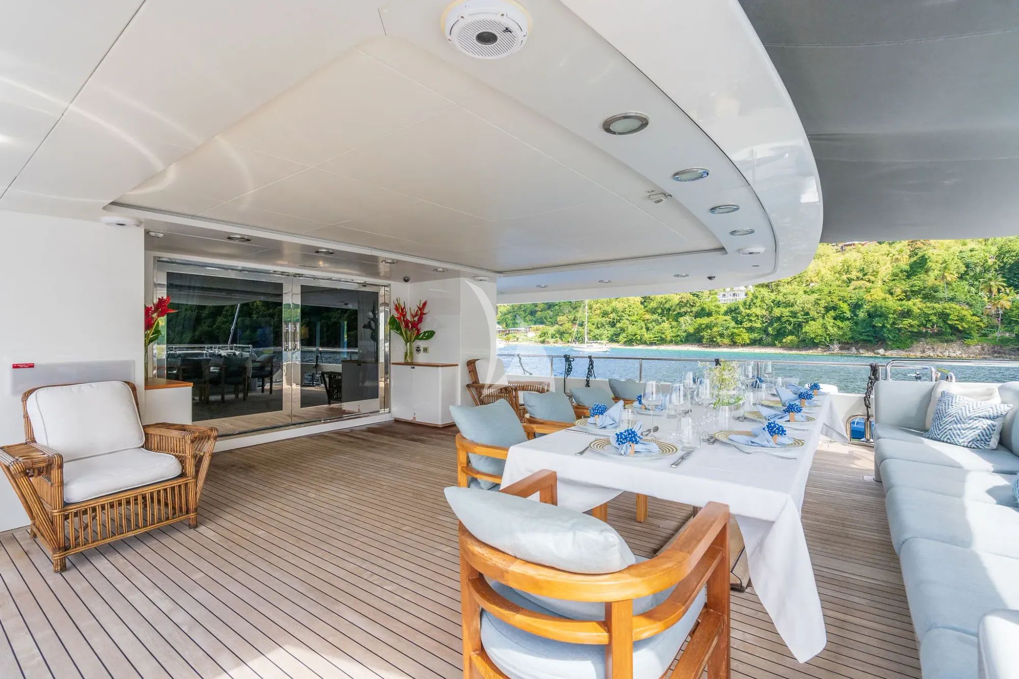 Luxury Crewed Motor Yacht OCEANOS - Mondomarine 49m - 7 Cabins - Nassau ...