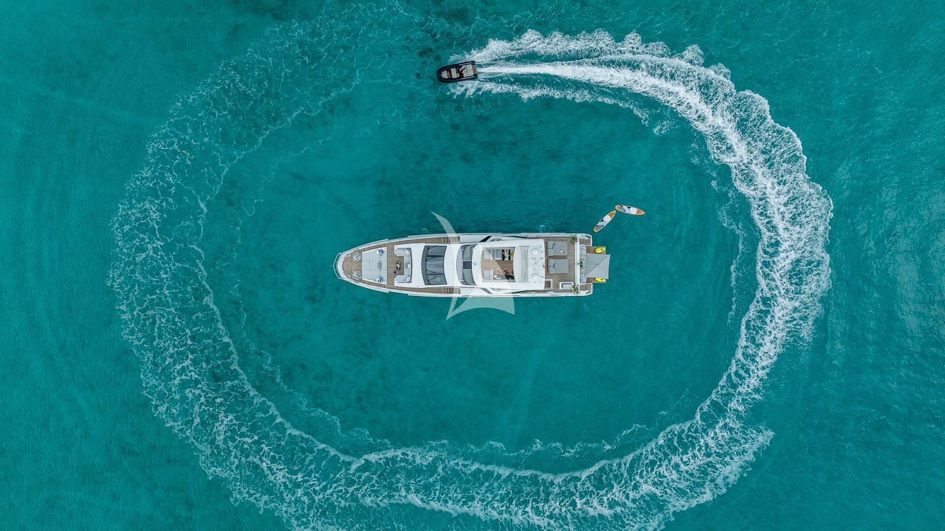 Crewed Motor Yacht PIER PRESSURE - Azimut Grande 27 - 5 Cabins - Nassau ...