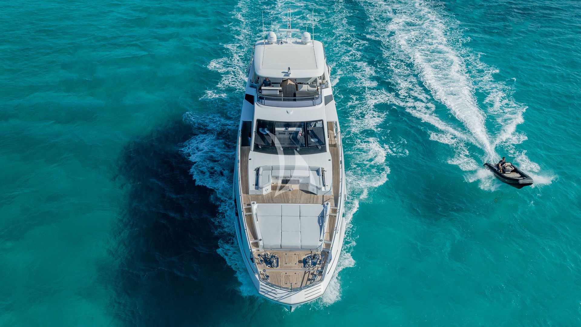 Crewed Motor Yacht PIER PRESSURE - Azimut Grande 27 - 5 Cabins - Nassau ...