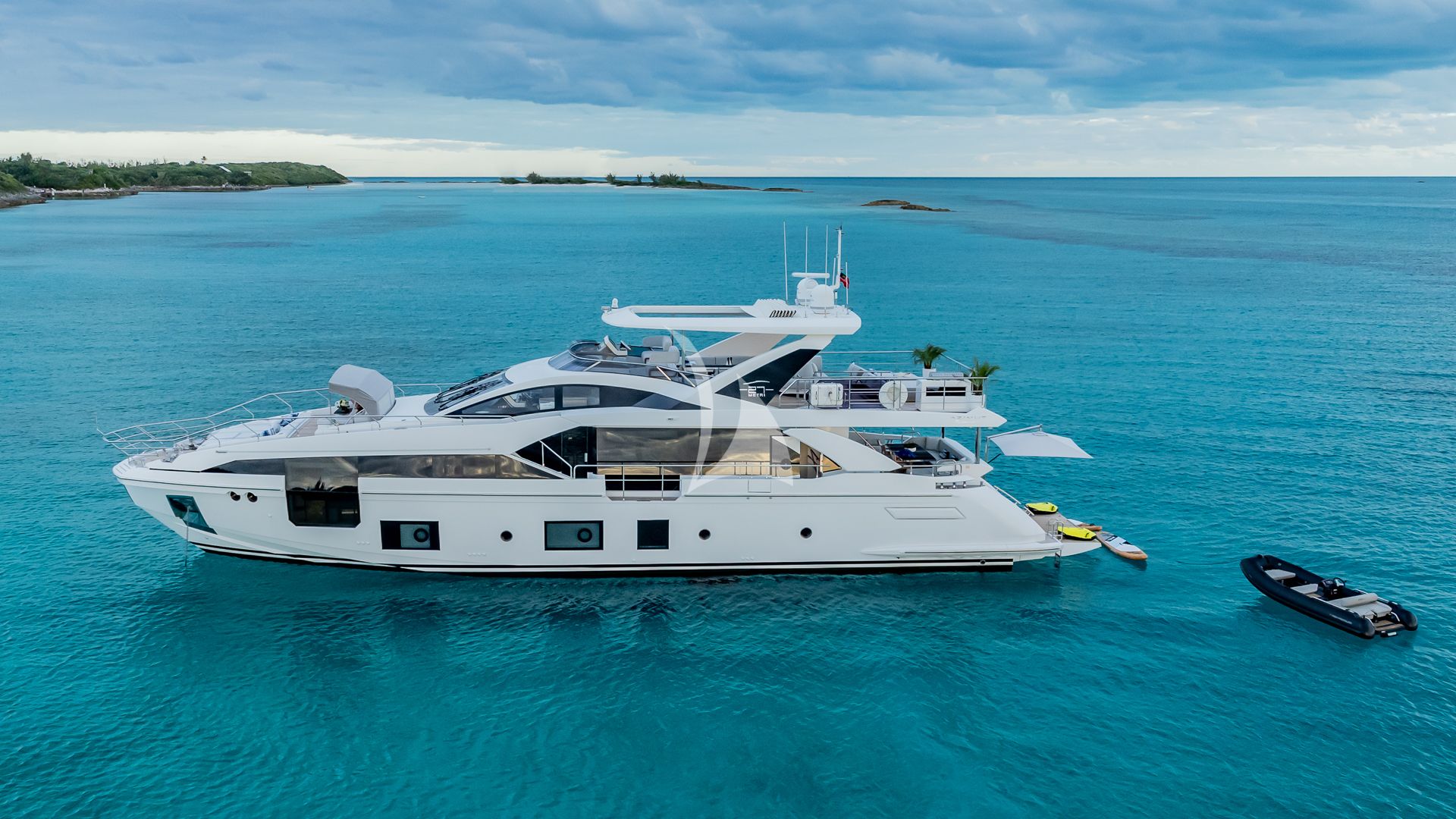 Crewed Motor Yacht PIER PRESSURE - Azimut Grande 27 - 5 Cabins - Nassau ...