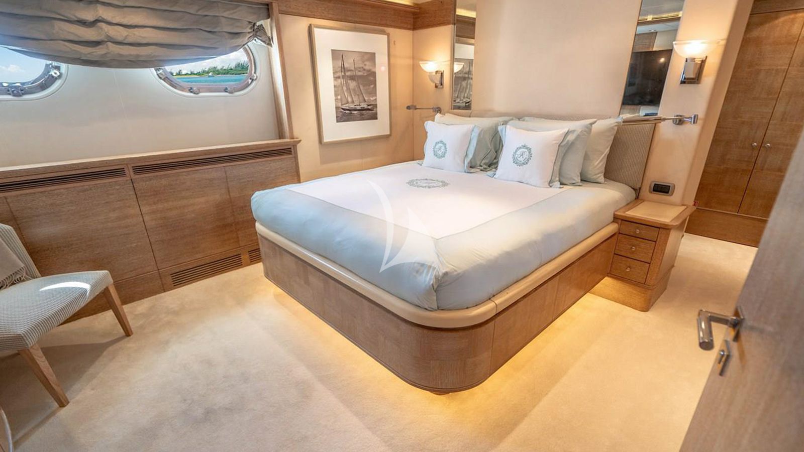 Crewed Motor Yacht ARTEMISEA - Intermarine Savannah 118 - 5 Cabins ...