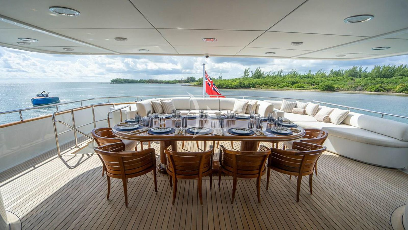 Crewed Motor Yacht ARTEMISEA - Intermarine Savannah 118 - 5 Cabins ...