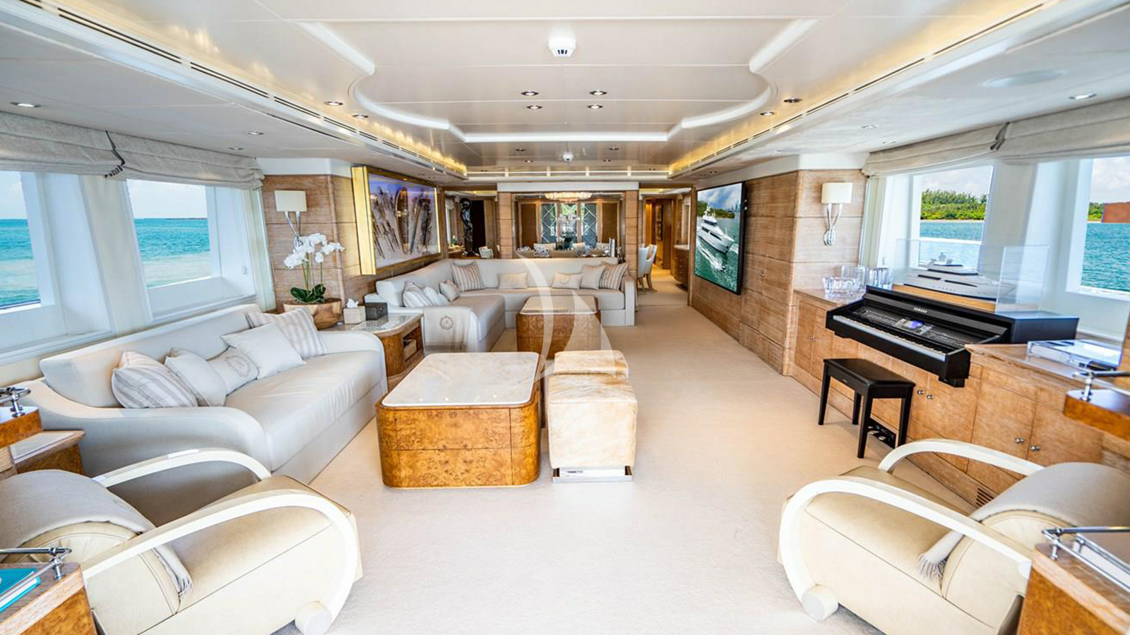 Crewed Motor Yacht ARTEMISEA - Intermarine Savannah 118 - 5 Cabins ...