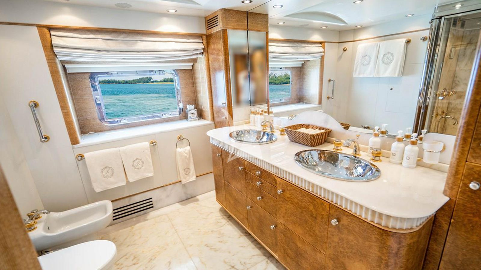 Crewed Motor Yacht ARTEMISEA - Intermarine Savannah 118 - 5 Cabins ...