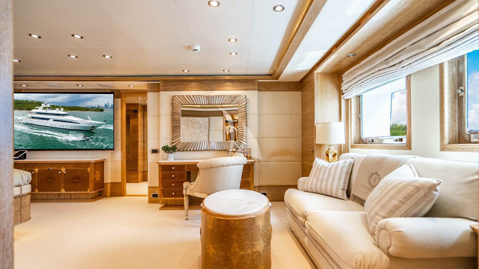 Crewed Motor Yacht ARTEMISEA - Intermarine Savannah 118 - 5 Cabins ...