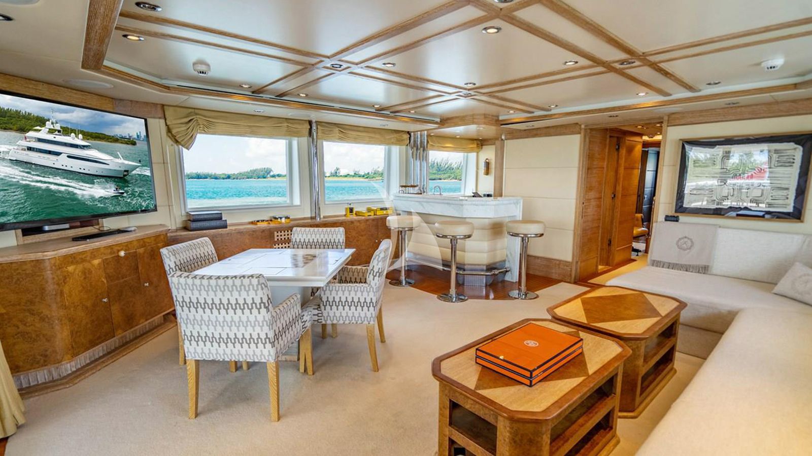 Crewed Motor Yacht ARTEMISEA - Intermarine Savannah 118 - 5 Cabins ...