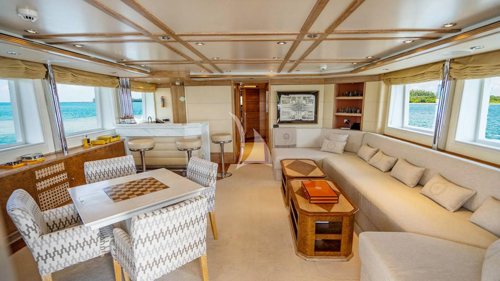 Crewed Motor Yacht ARTEMISEA - Intermarine Savannah 118 - 5 Cabins ...