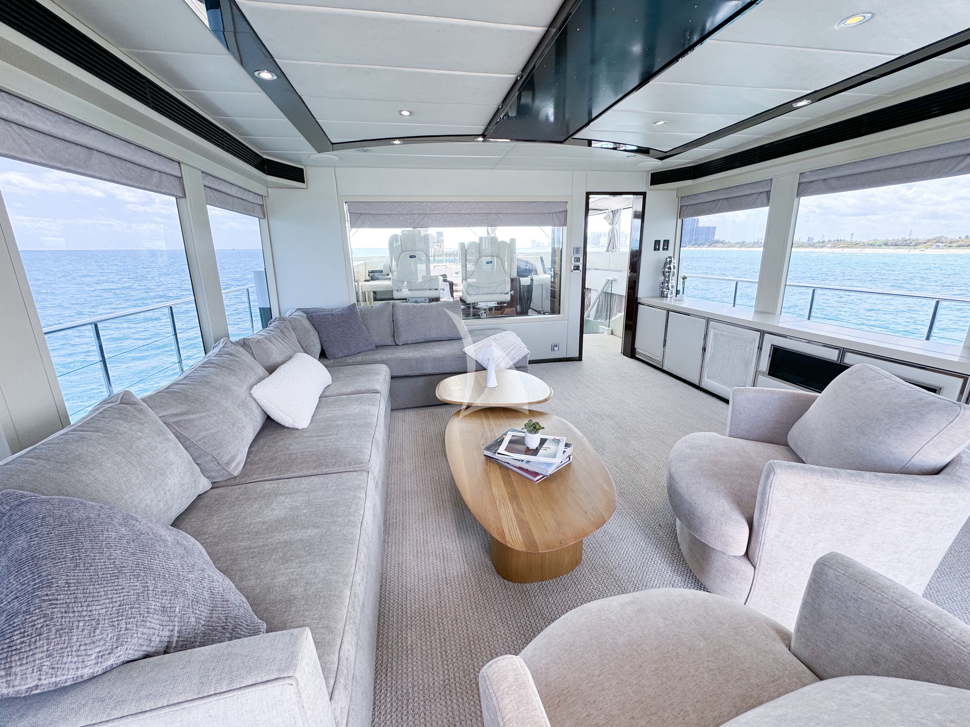 Crewed Motor Yacht PRIVILEGE - WHS Custom 34m - 4 Cabins - Nassau ...