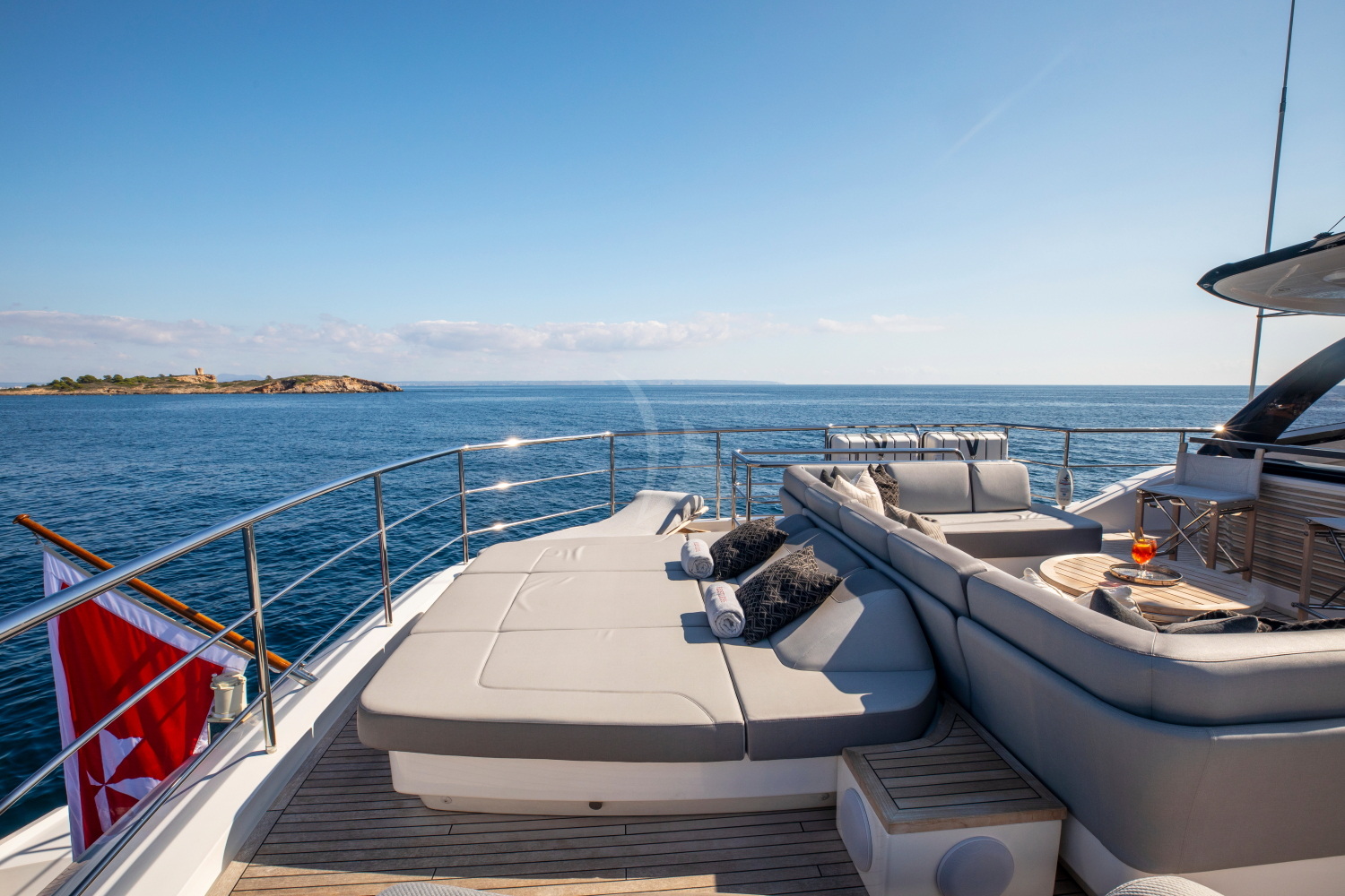 Luxury Crewed Motor Yacht RESTLESS - Princess 35m - 5 Cabins - Naples ...