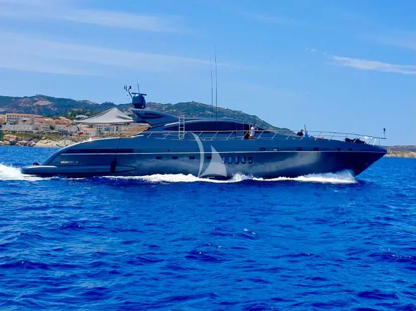 Luxury Crewed Motor Yacht REVELLA - Mangusta 92 - 4 Cabins - St Tropez ...