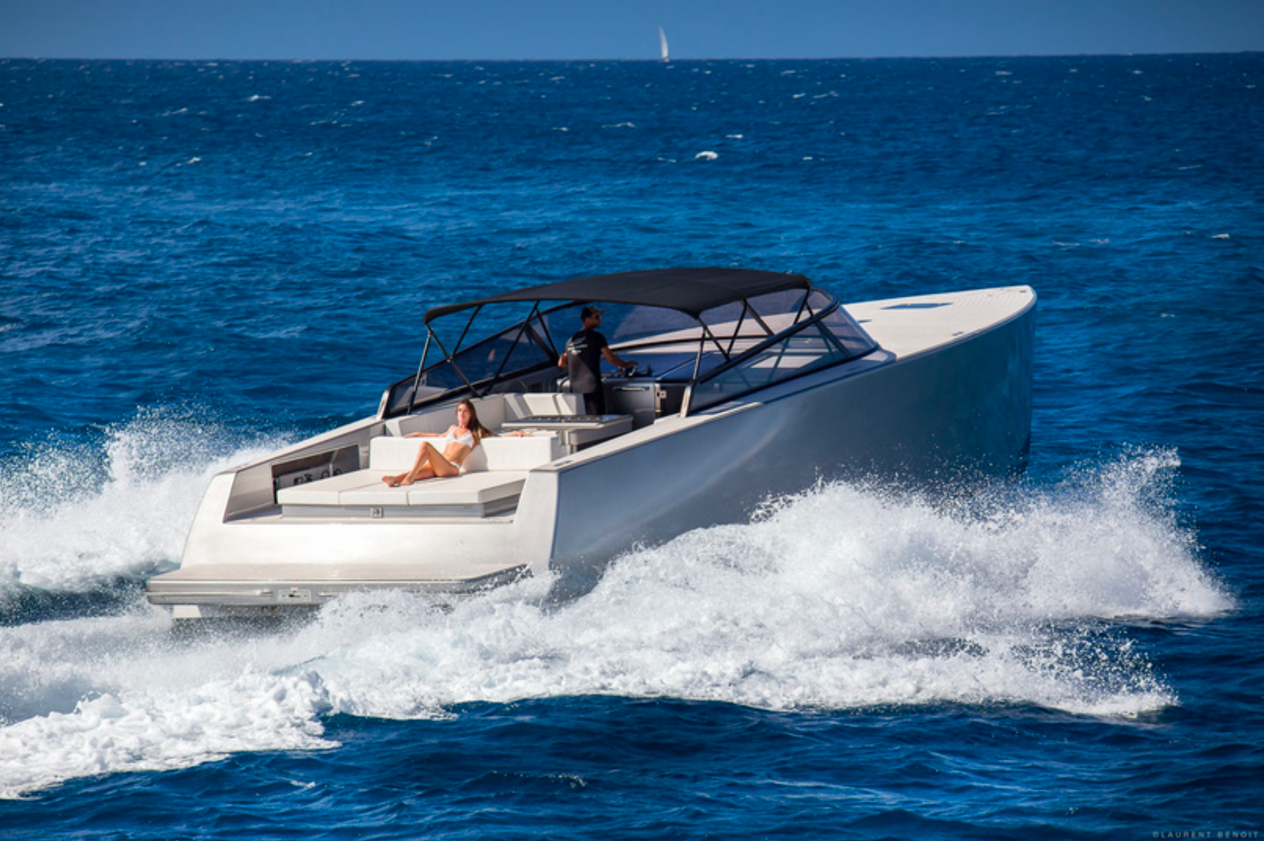 Luxury Crewed Motor Yacht VANDUTCH 55 - St Barths Day Charter Yacht ...