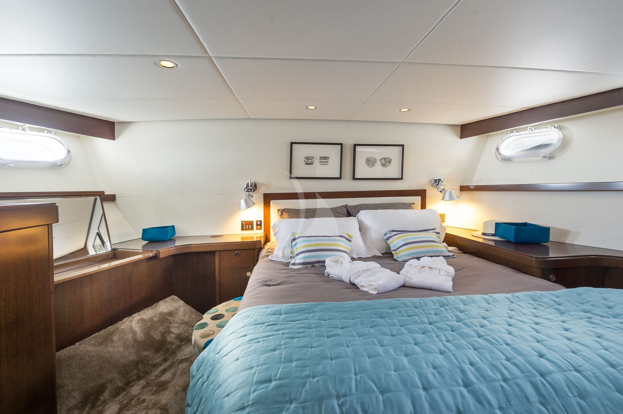 Crewed Motor Yacht MONARA - Classic Feadship - 4 Cabins - France ...