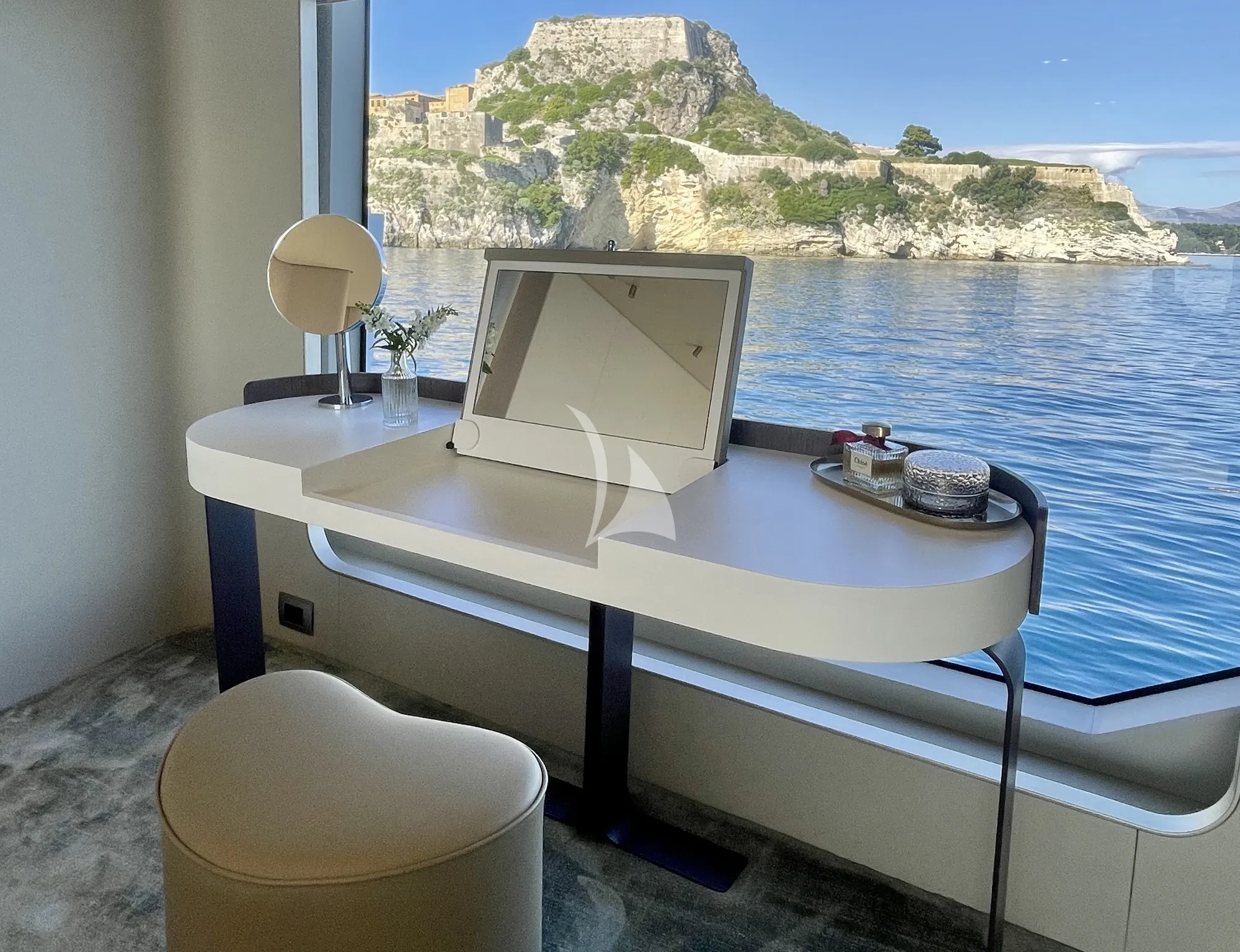 Luxury Crewed Motor Yacht VOLANTE - Azimut Grande 32M - 5 Cabins ...