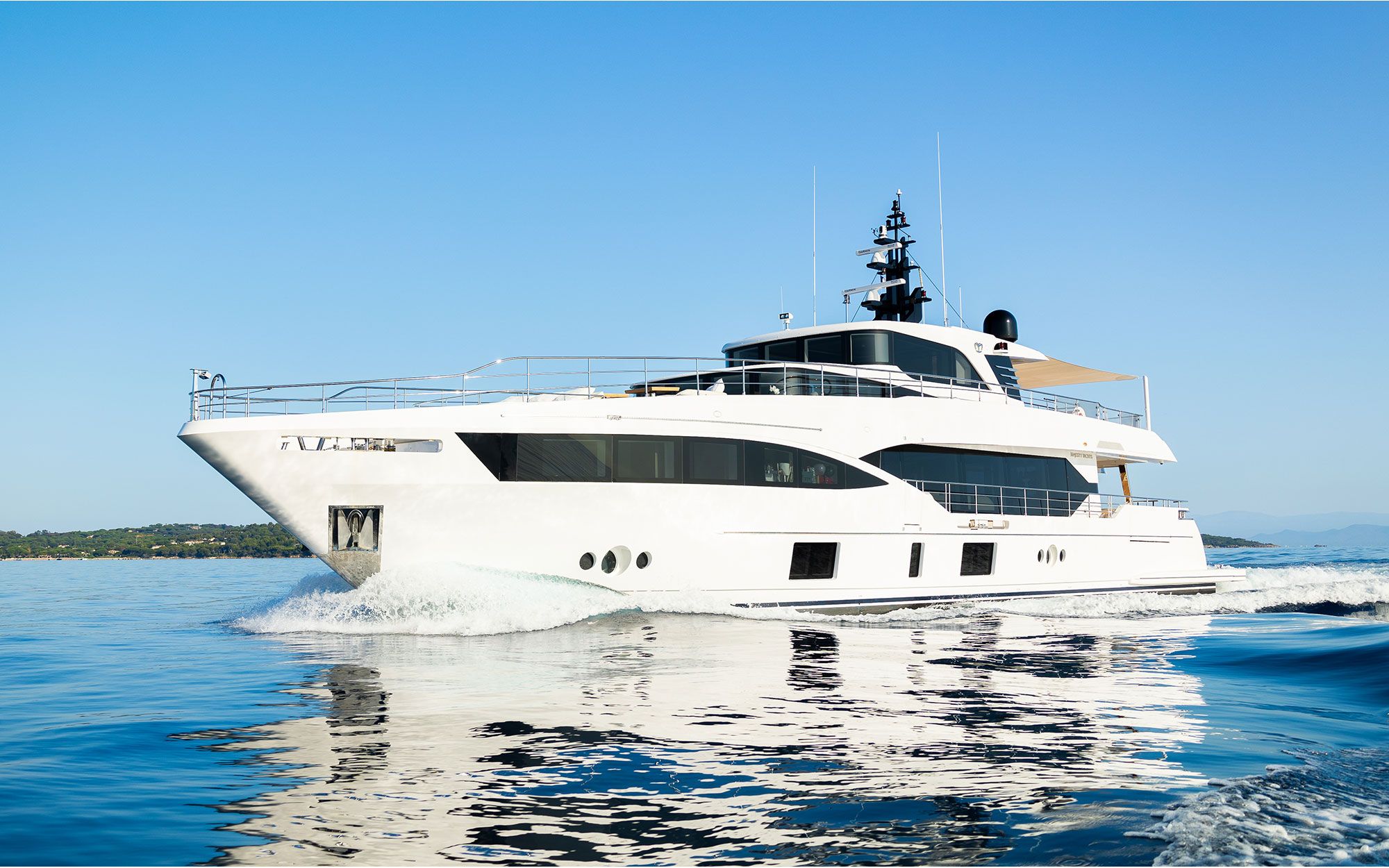 Luxury Crewed Motor Yacht WATERMACHINE - Gulf Craft Majesty 100 - 5 ...