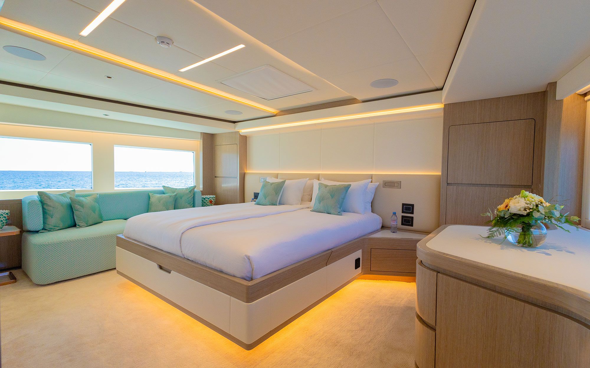 Luxury Crewed Motor Yacht WATERMACHINE - Gulf Craft Majesty 100 - 5 ...