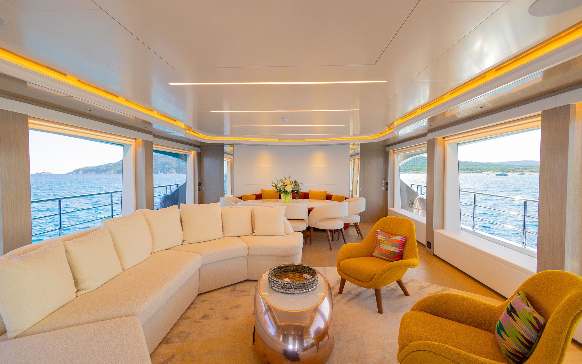 Luxury Crewed Motor Yacht WATERMACHINE - Gulf Craft Majesty 100 - 5 ...