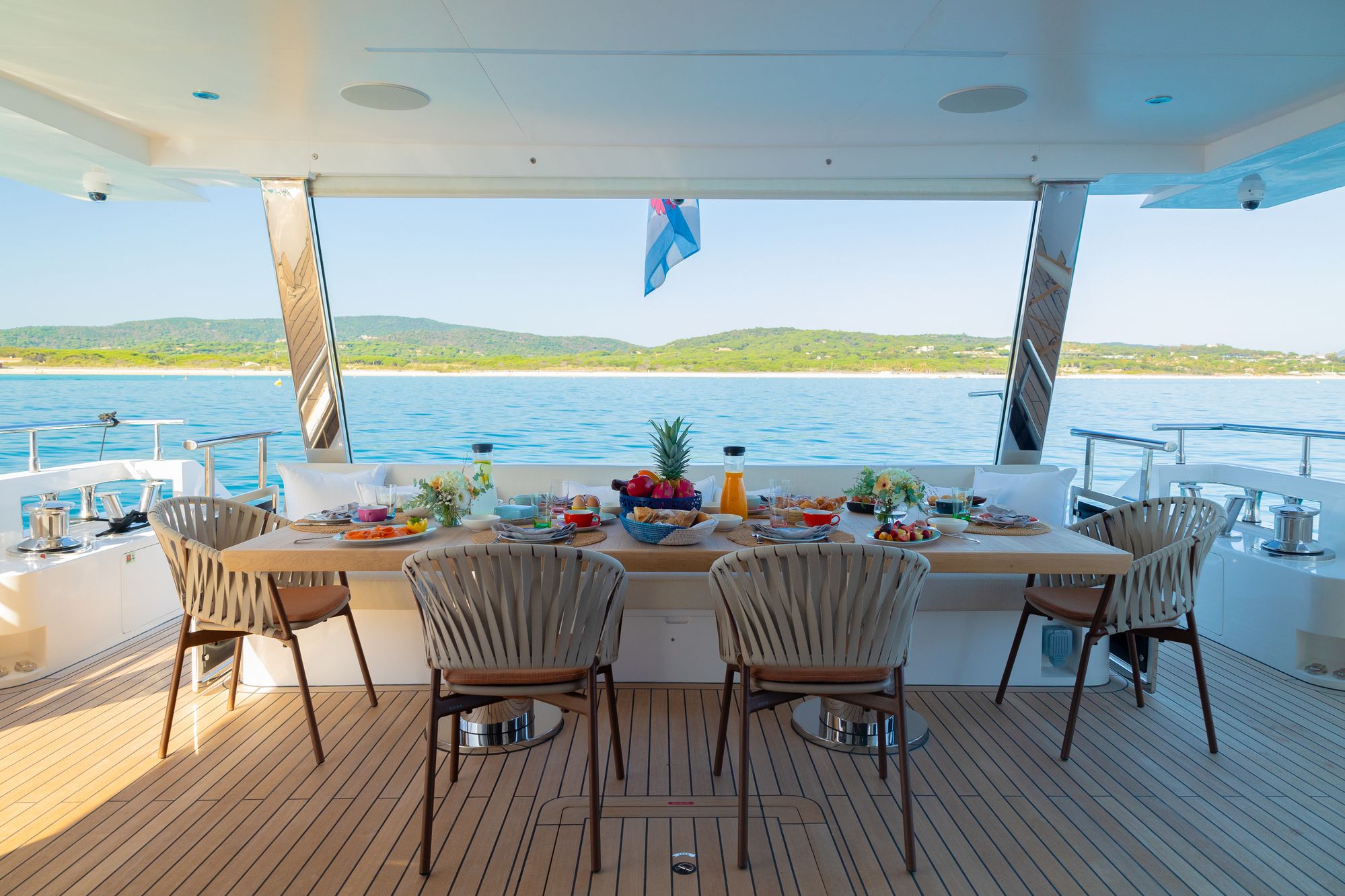 Luxury Crewed Motor Yacht WATERMACHINE - Gulf Craft Majesty 100 - 5 ...