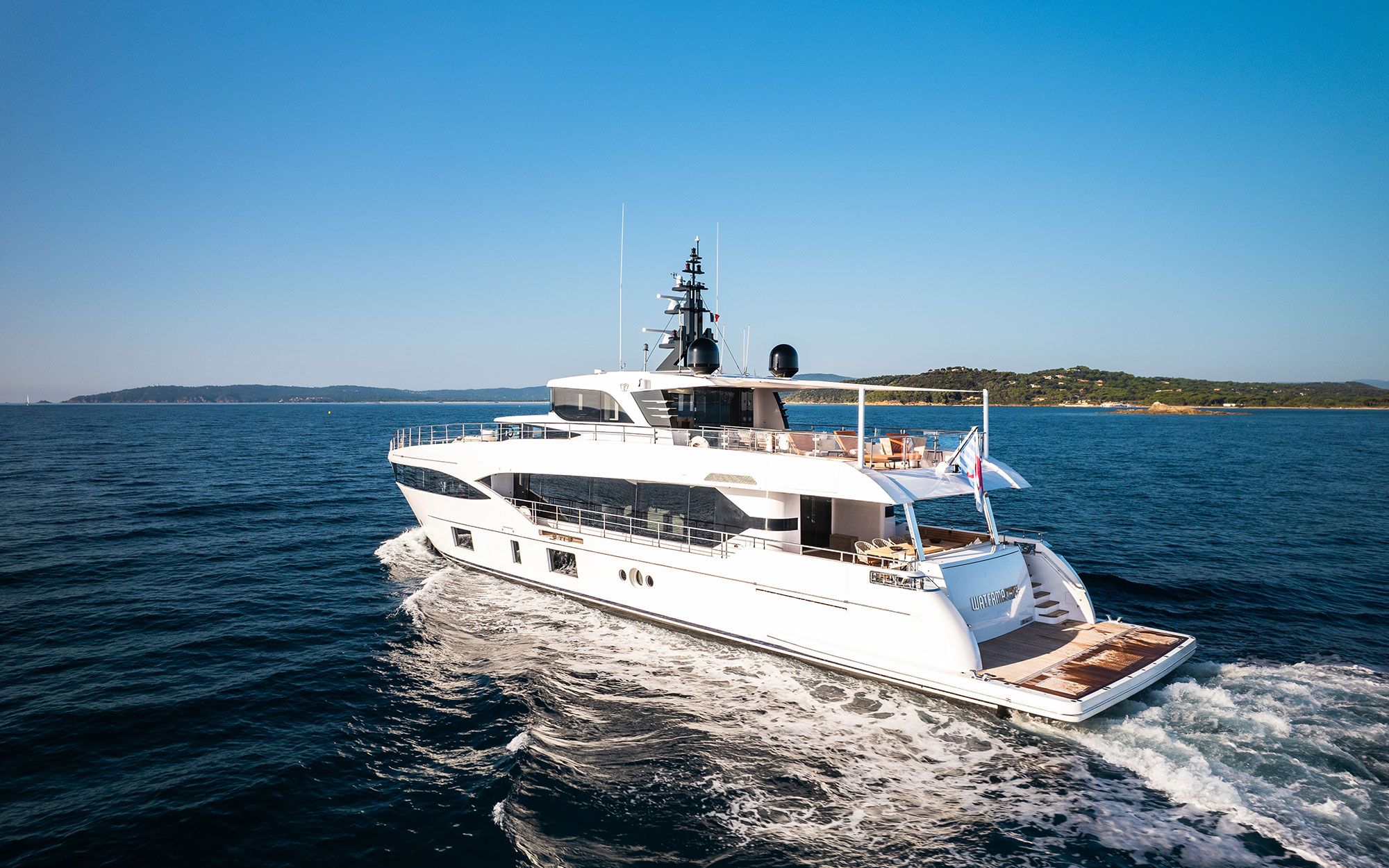 Luxury Crewed Motor Yacht WATERMACHINE - Gulf Craft Majesty 100 - 5 ...