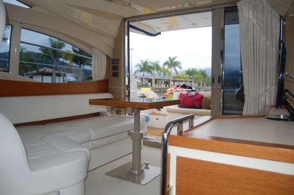 Crewed Motor Yacht Azimut 40 - 2 cabins - Rio de Janeiro - Boatbookings