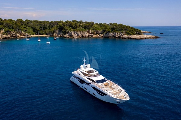 Luxury Crewed Motor Yacht POPS - Sunseeker 116 Sport - 5 Cabins ...