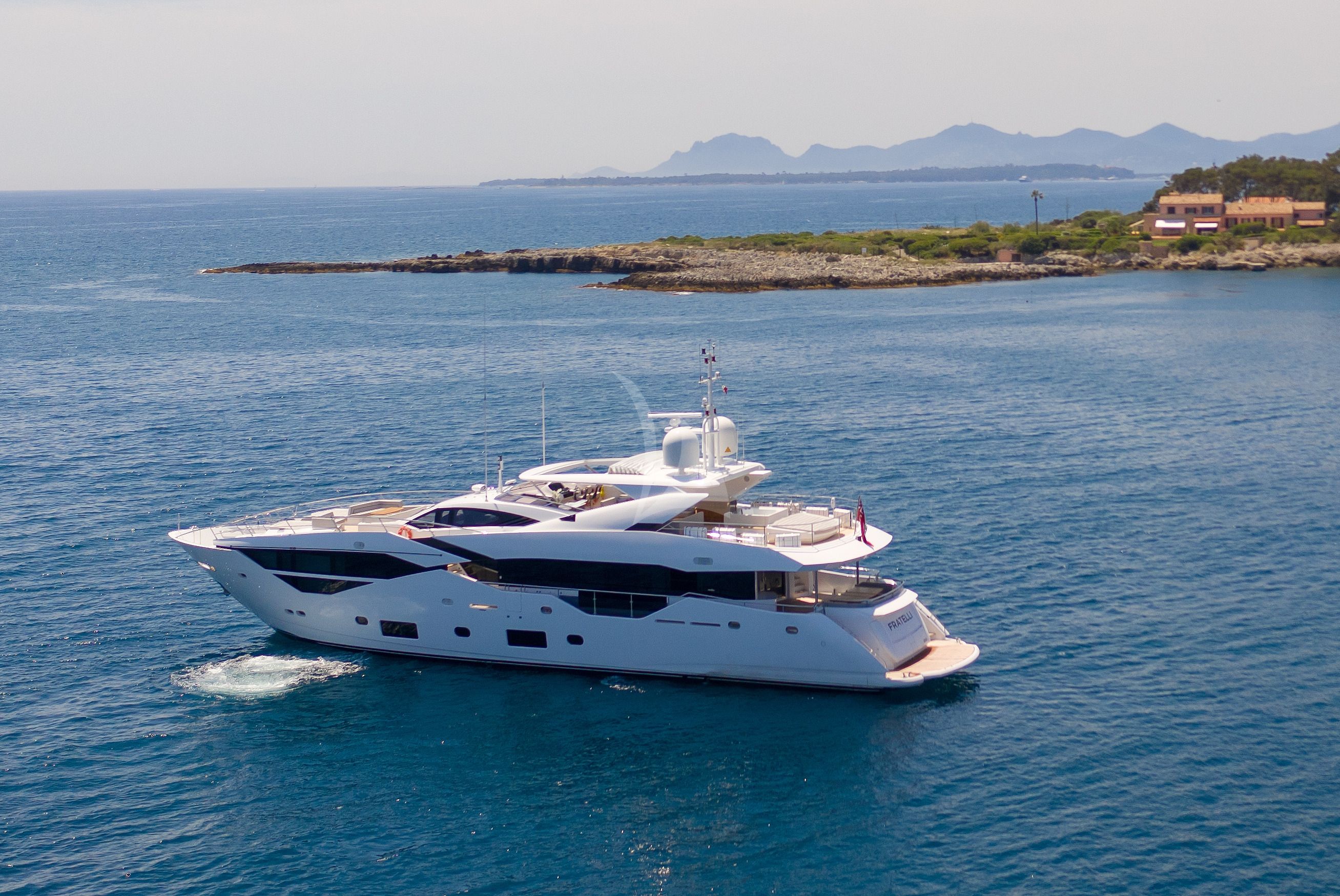 Luxury Crewed Motor Yacht POPS - Sunseeker 116 Sport - 5 Cabins ...