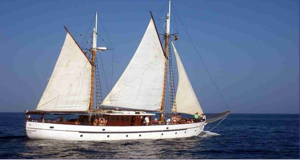 Crewed Motor Yacht Goleta Escocesa - Day Charter for up to 36 Guests ...