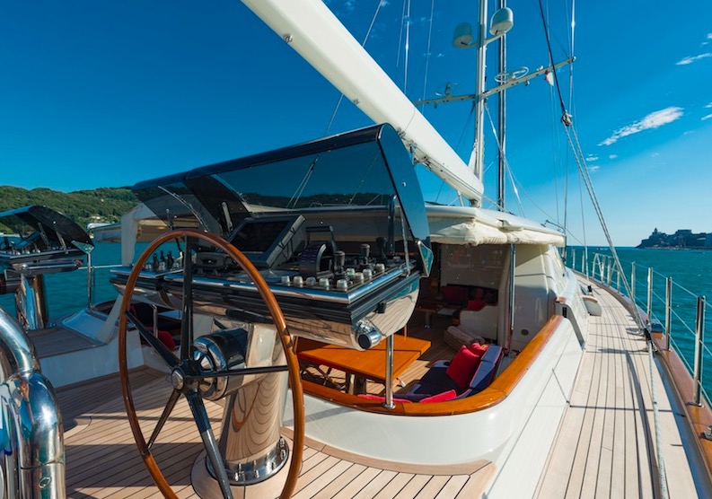 Luxury Crewed Sailing Yacht HERITAGE - Perini Navi 149 - 4 Cabins - La ...