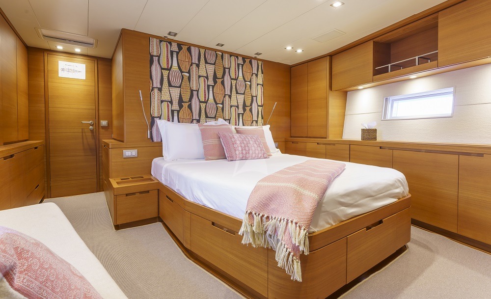 Luxury Crewed Sailing Yacht FREEBIRD - Southern Winds 100 RS - 4 Cabins ...